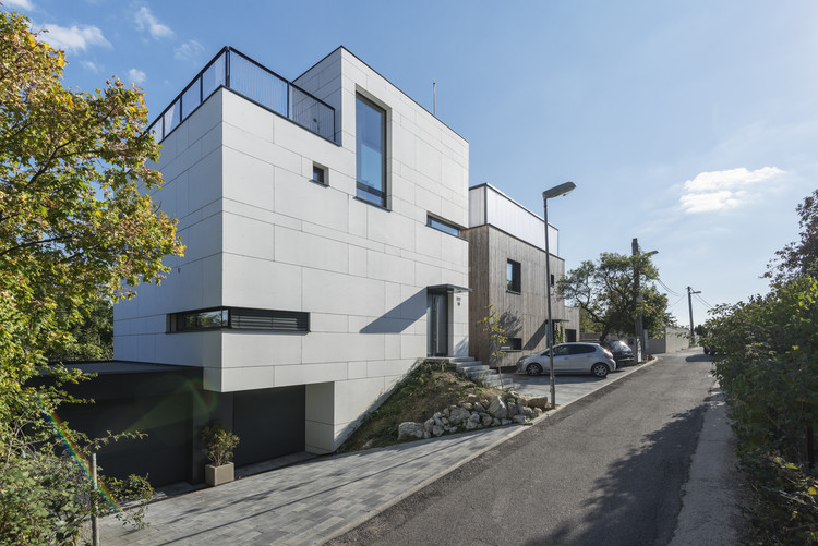 Two Buildings / Compass Atelier | ArchDaily