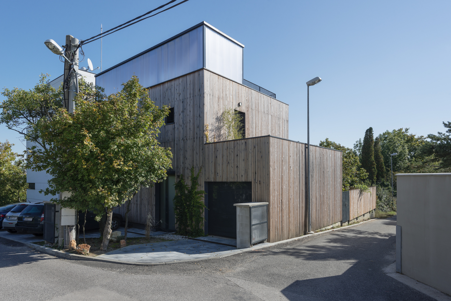 Gallery of Two Buildings / Compass Atelier - 3