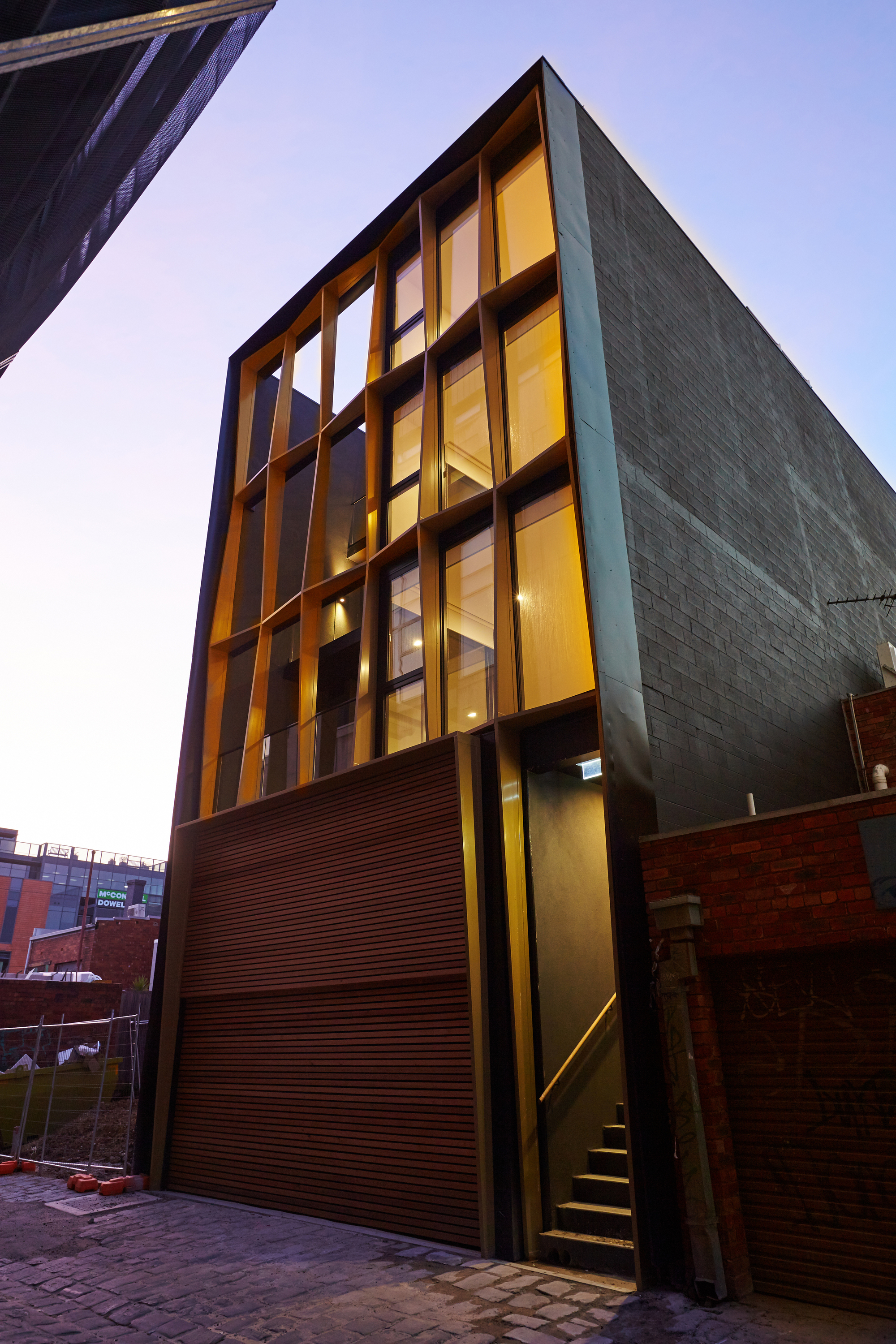 Gallery of Apartment Building / DROO - 20