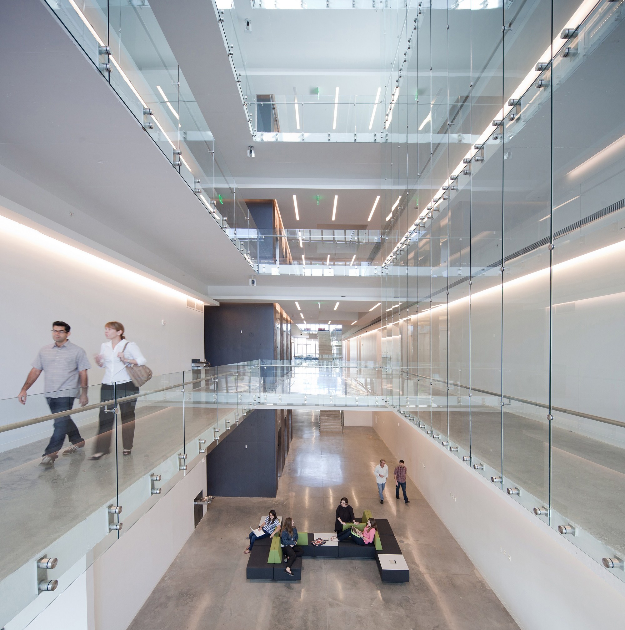 Gallery of Miami Dade College Academic Support Center / Perkins+Will - 21