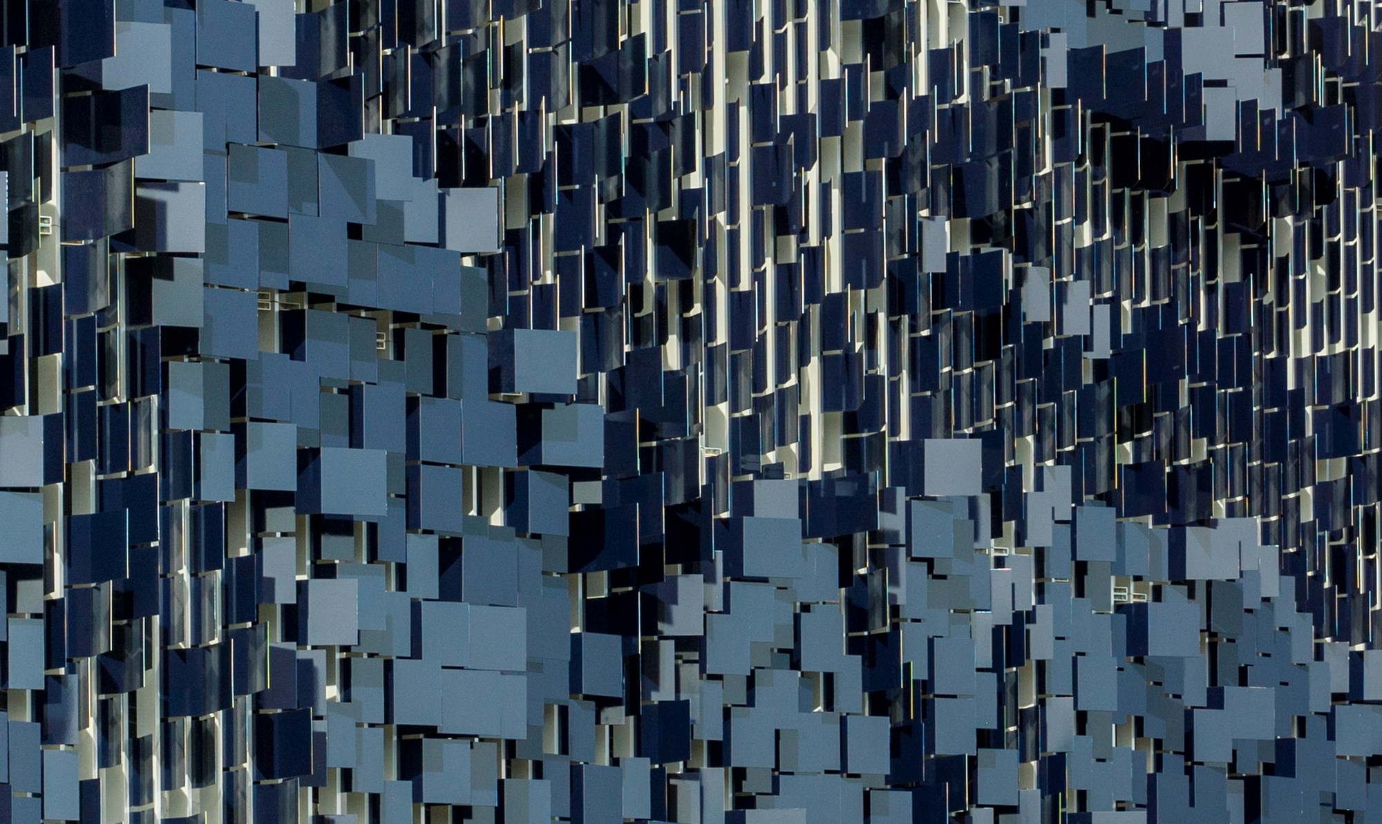 Galería de Fachada Artística en Estructura de Estacionamientos / Rob ...