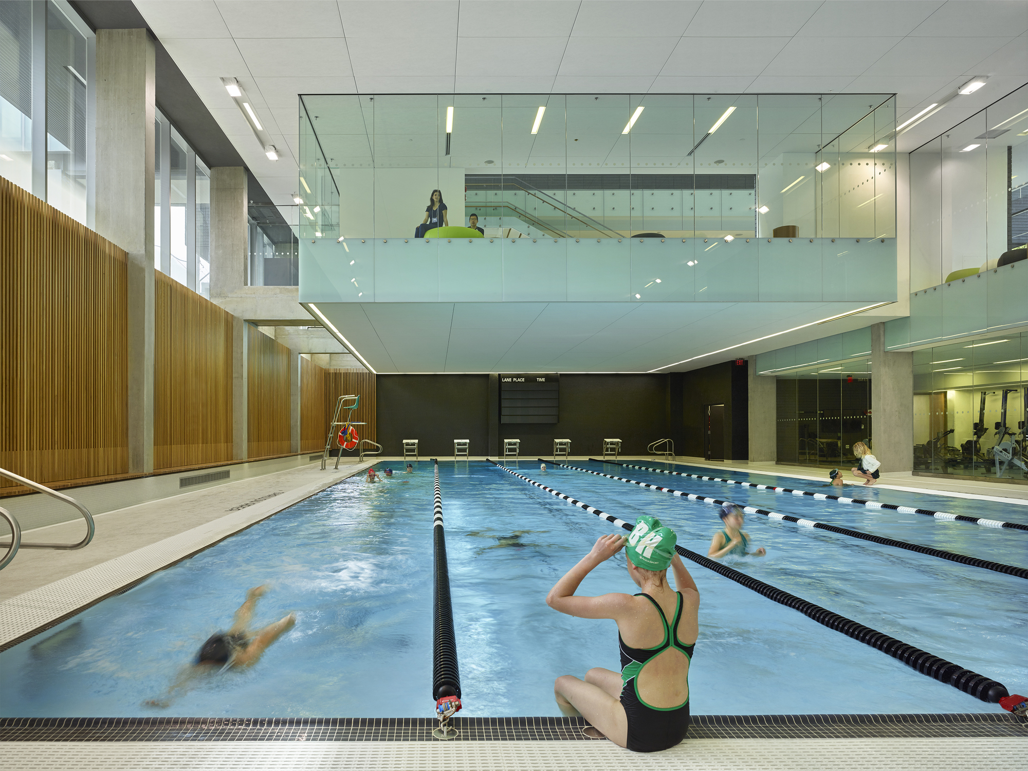 Galería de Hall Atlético y Centro de Bienestar Branksome / MacLennan ...