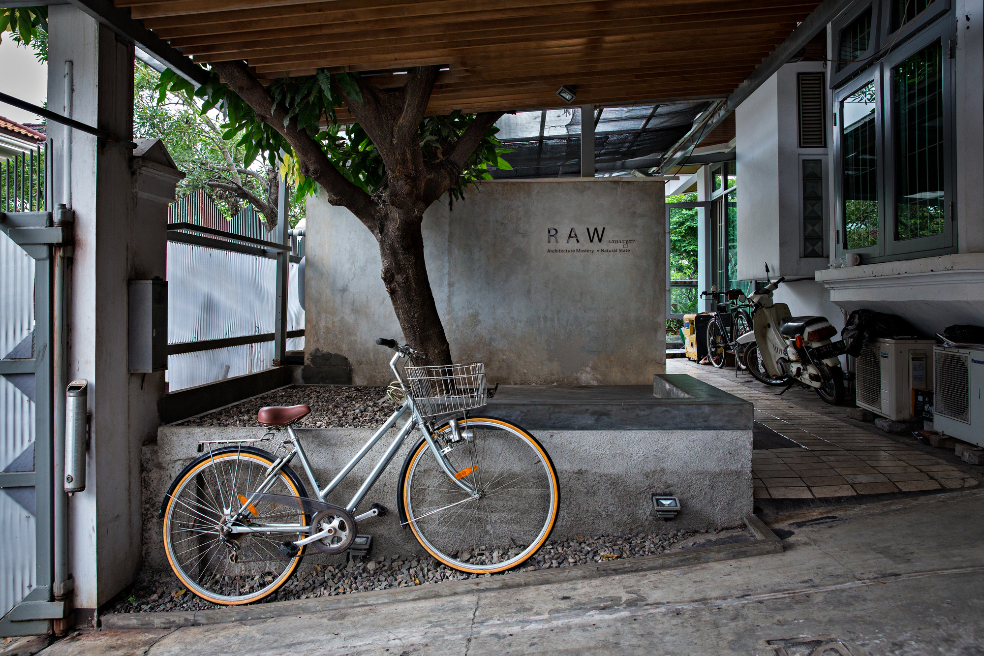 Gallery of RAW Architecture's Office / Realrich Architecture Workshop - 5