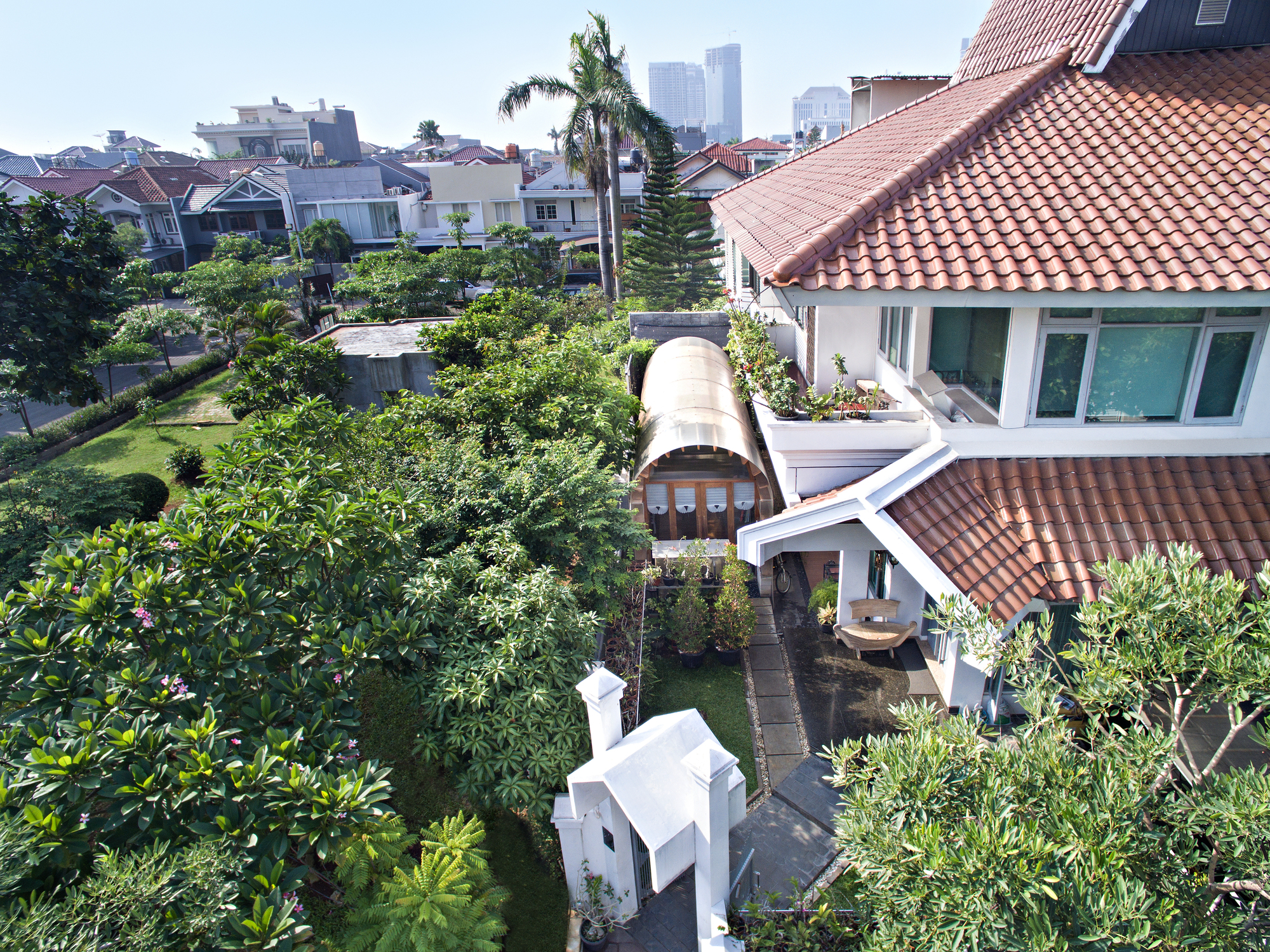 Gallery of RAW Architecture's Office / Realrich Architecture Workshop - 4