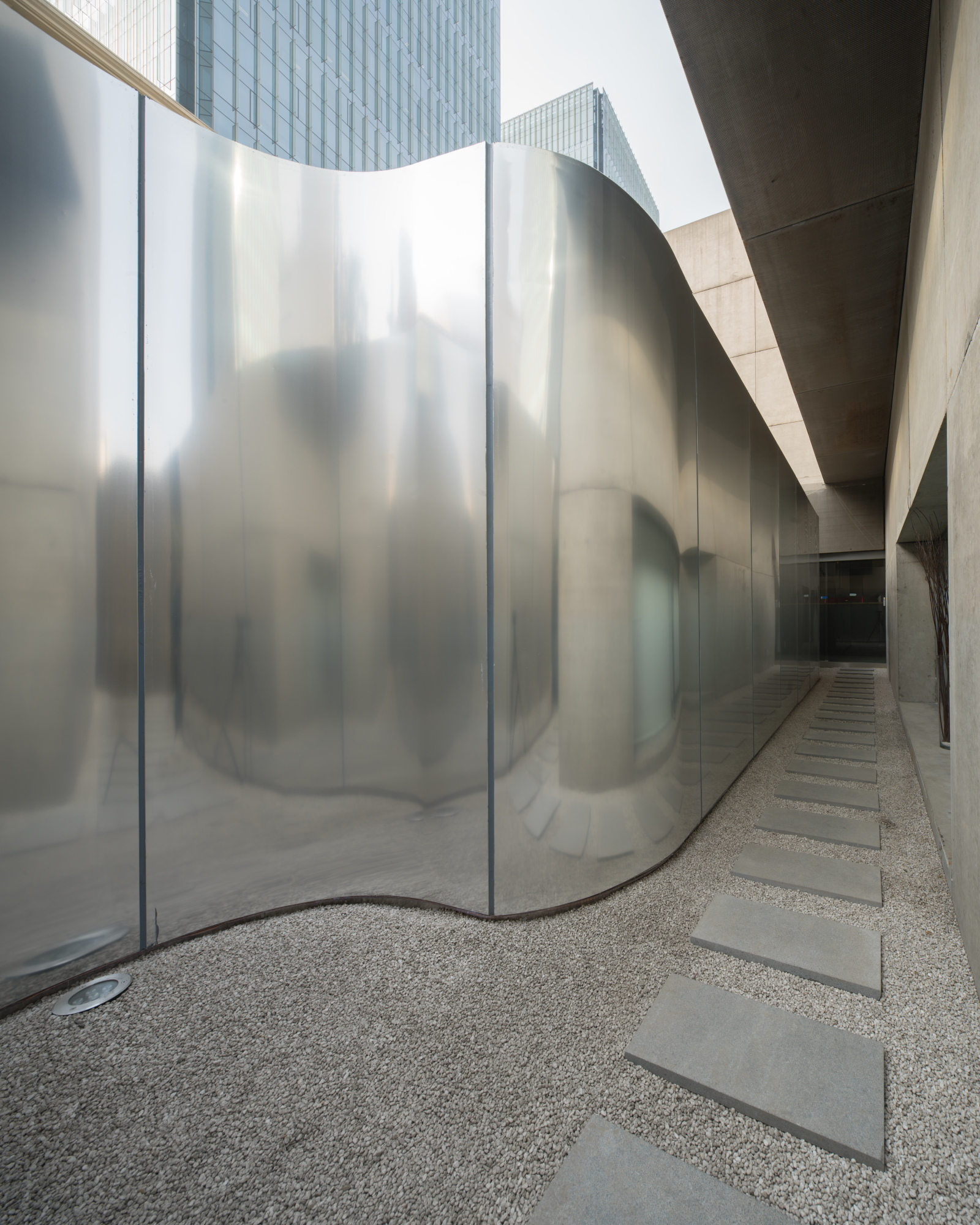 Gallery of Chimney Café / GOA - 7