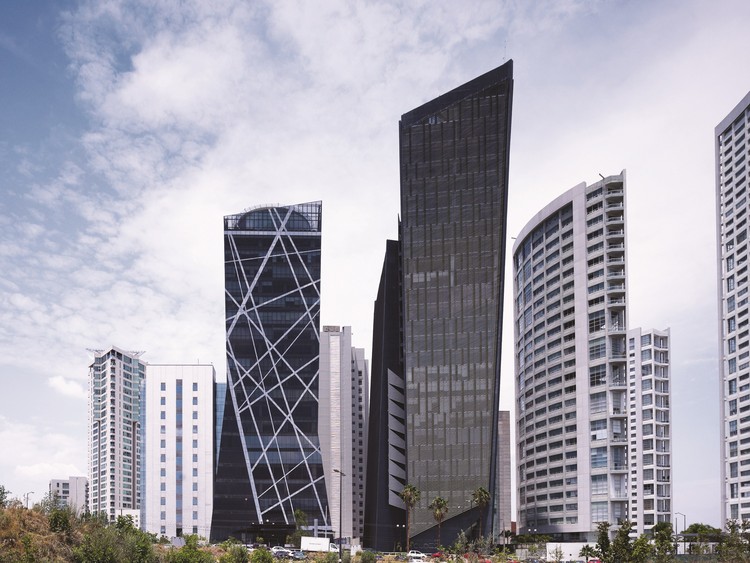 Torre de Oficinas Cube 2 / Estudio Carme Pinós | ArchDaily México