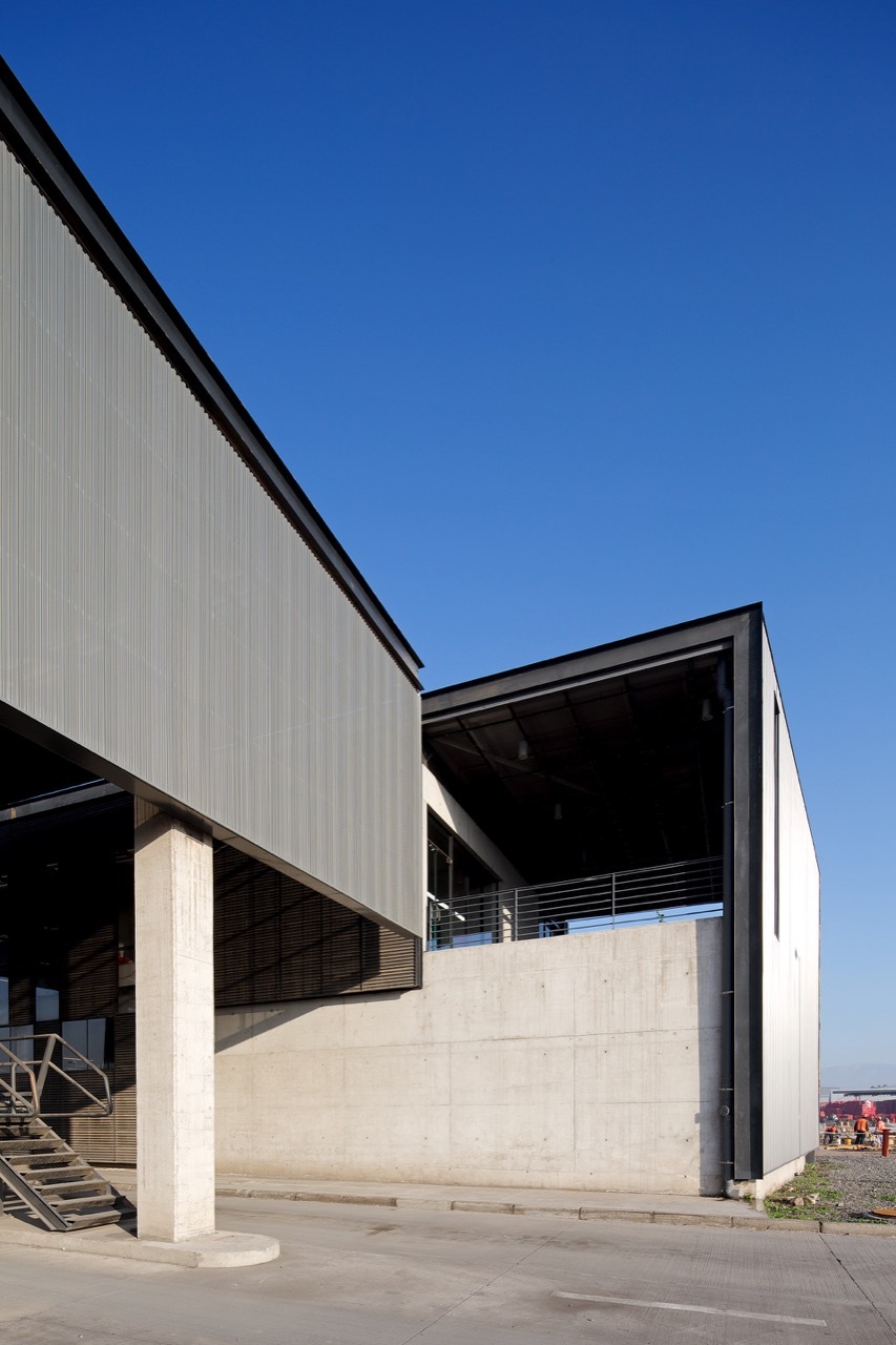 Gallery of Logistics, Sales and Shelter of Expedition Building ...