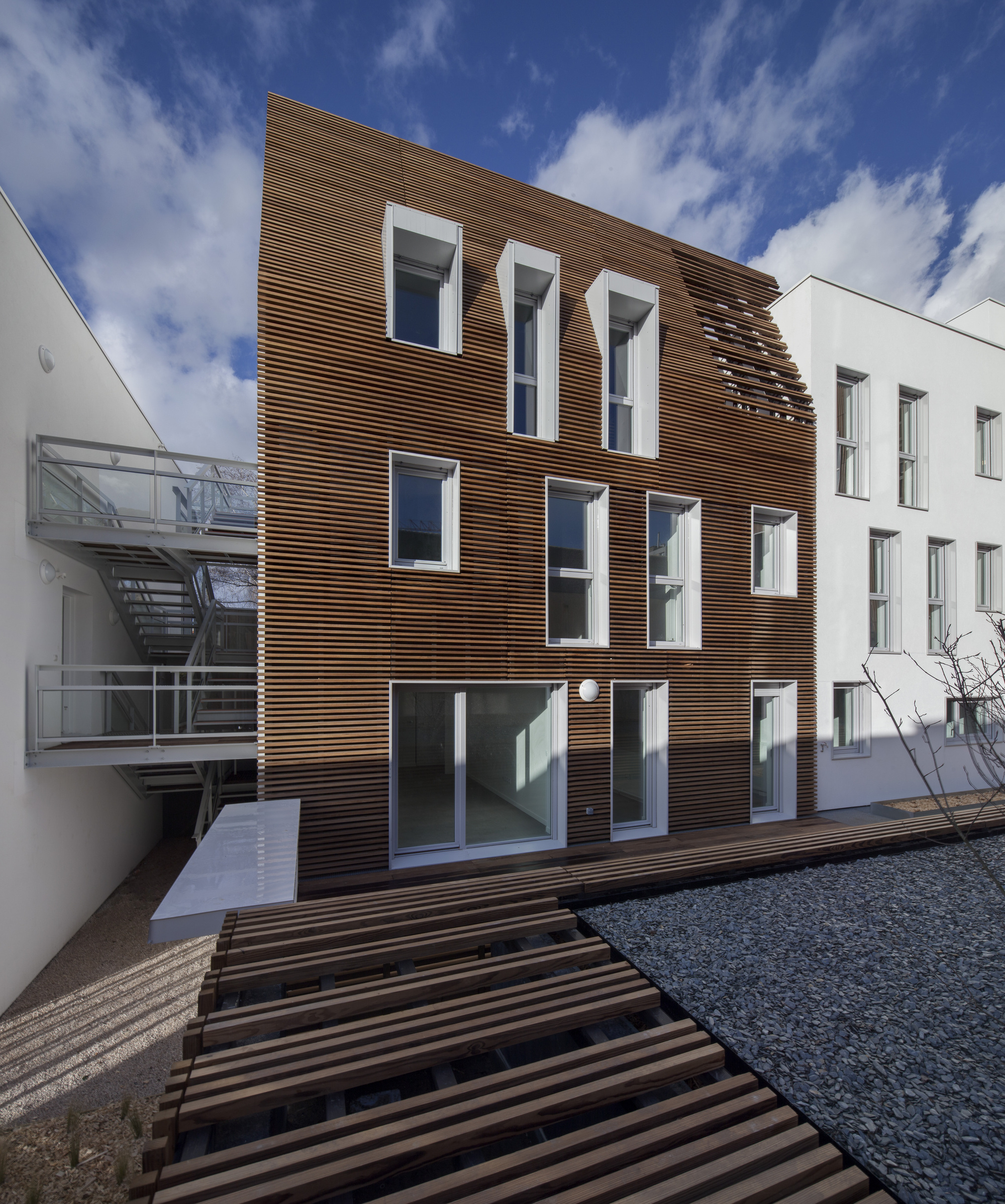 Galería de 16 unidades de vivienda social / Atelier Gemaile Rechak - 14