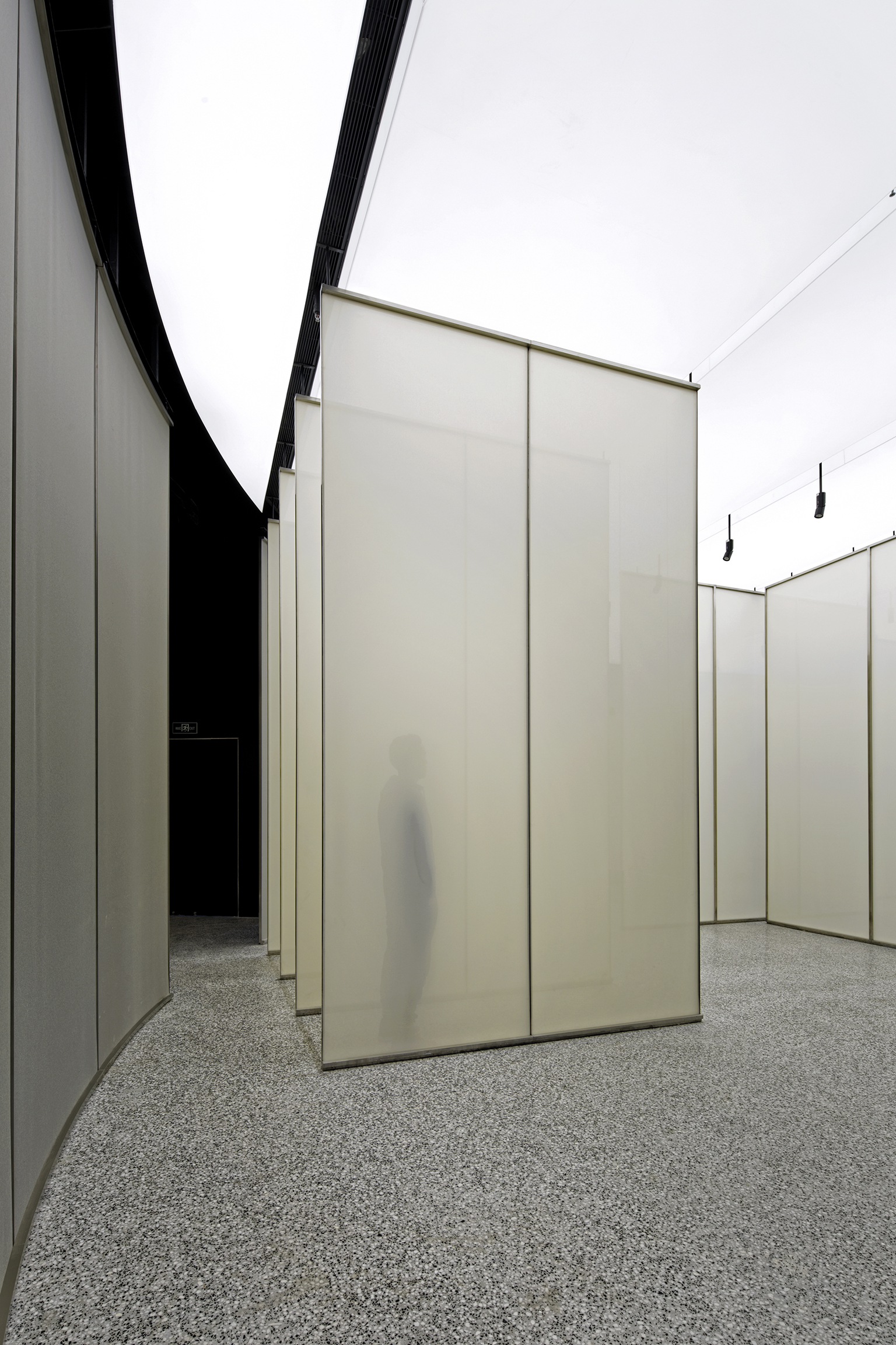 Gallery of Poly ShowRoom / waa - 3