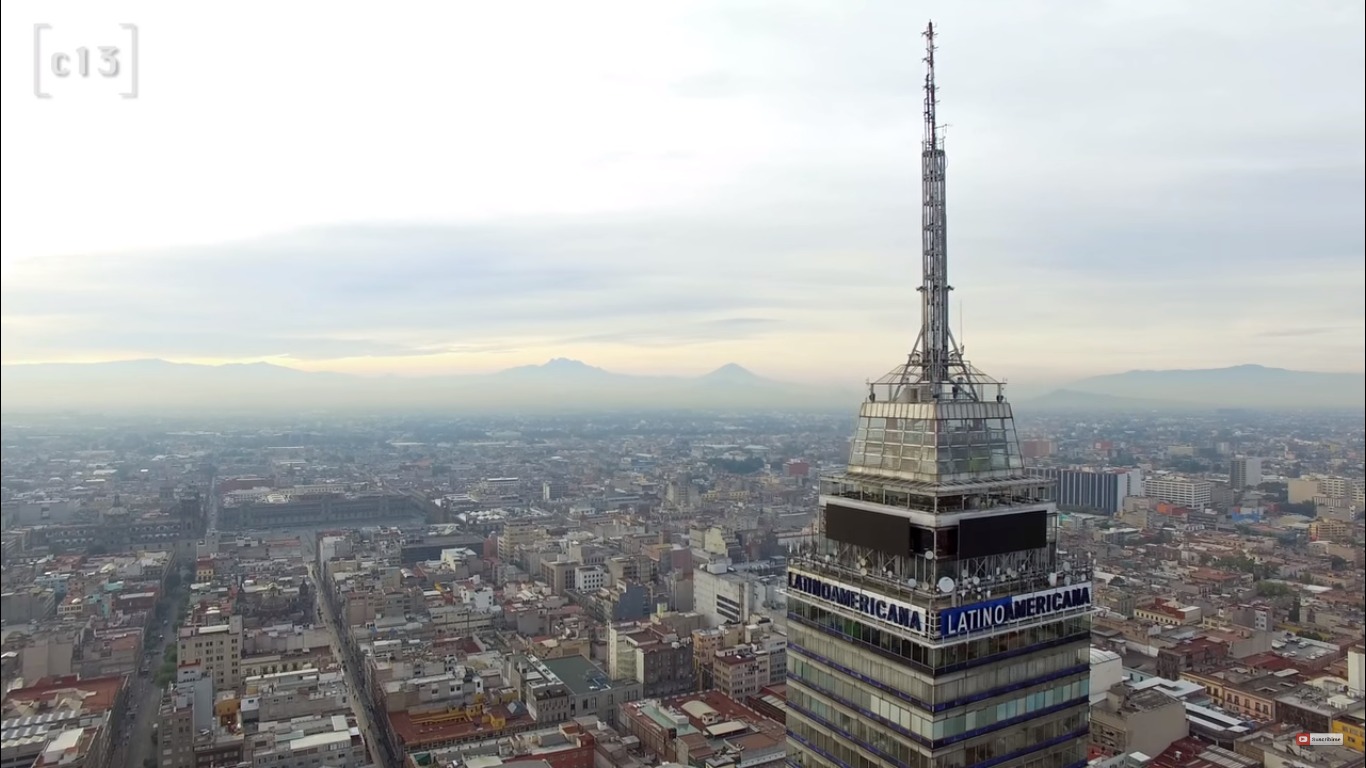 Video: dron sobrevuela la Torre Latinoamericana conmemorando su 60 ...