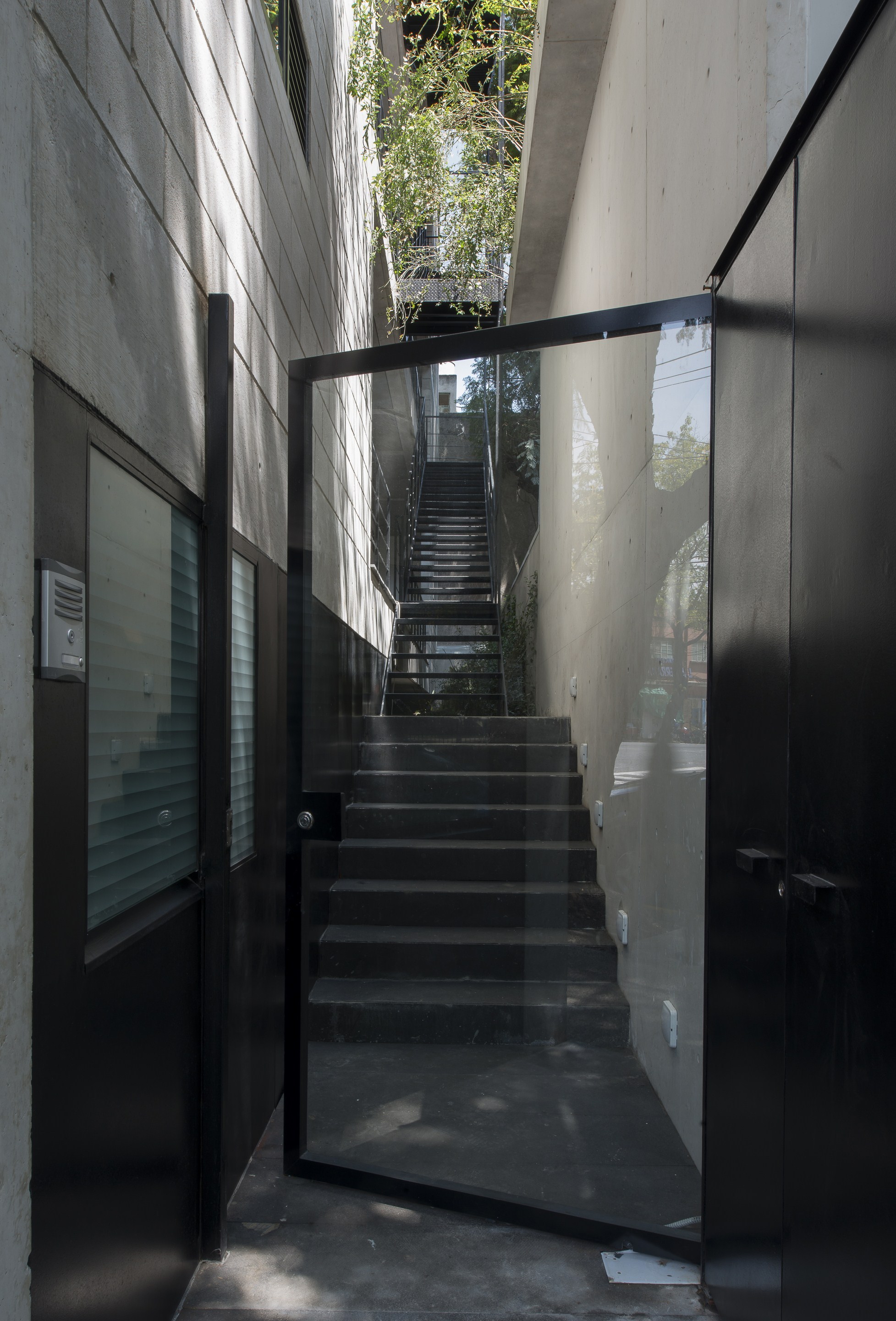 Galeria de Edifício Alfonso Reyes 200 / AMBROSI I ETCHEGARAY - 6