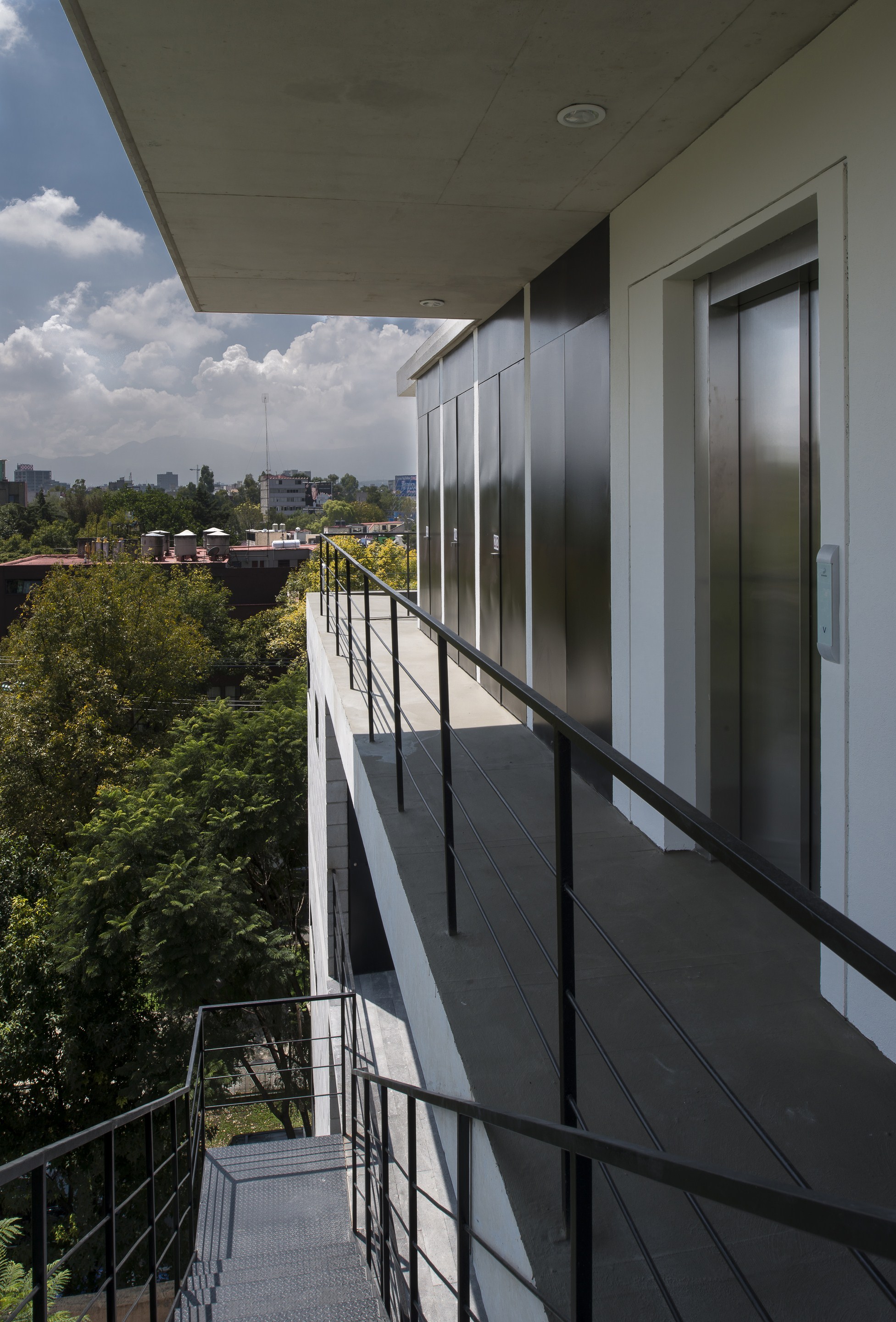 Galeria de Edifício Alfonso Reyes 200 / AMBROSI I ETCHEGARAY - 20