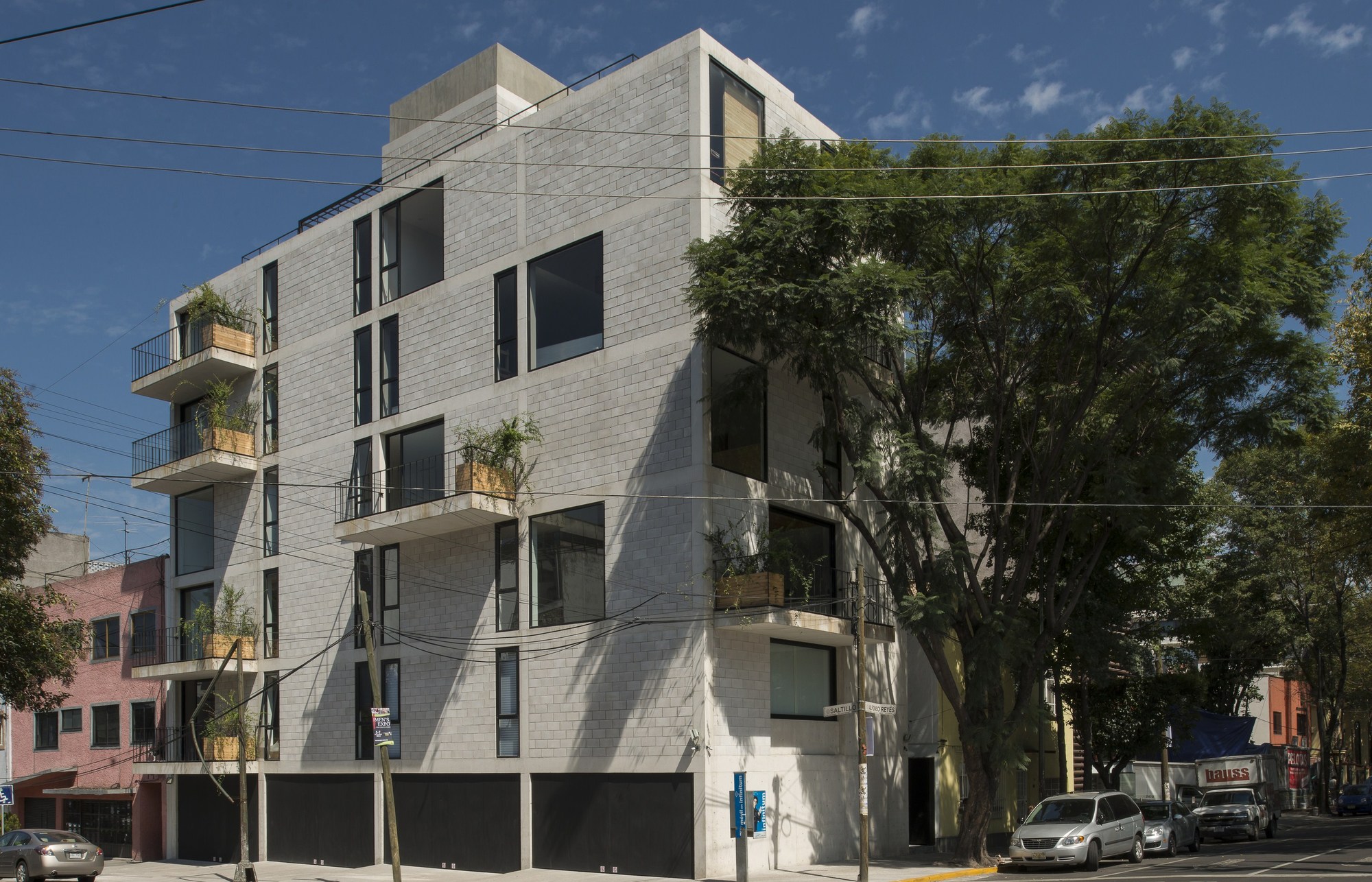 Galeria de Edifício Alfonso Reyes 200 / AMBROSI I ETCHEGARAY - 24