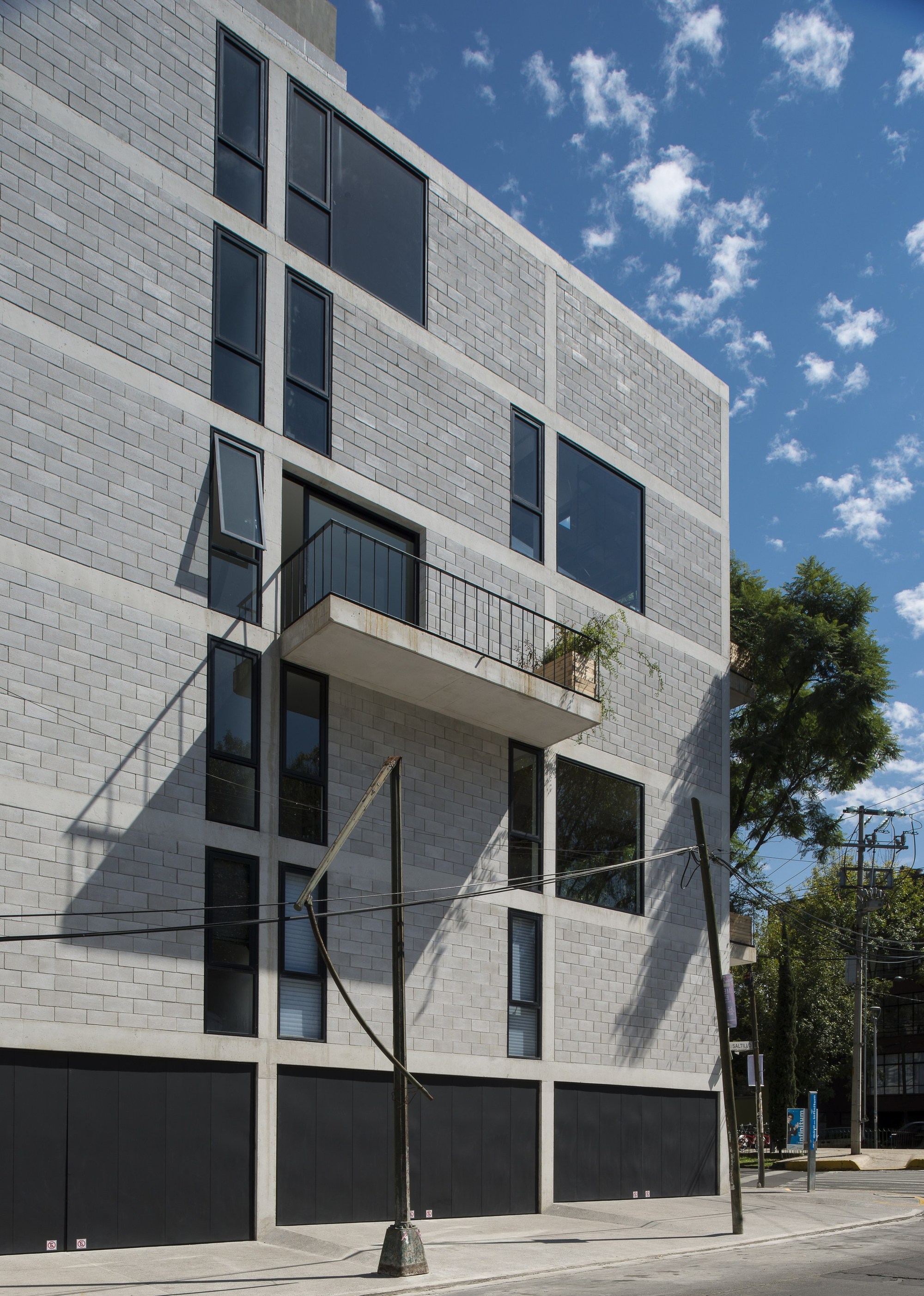 Gallery of Alfonso Reyes 200 / AMBROSI I ETCHEGARAY - 25