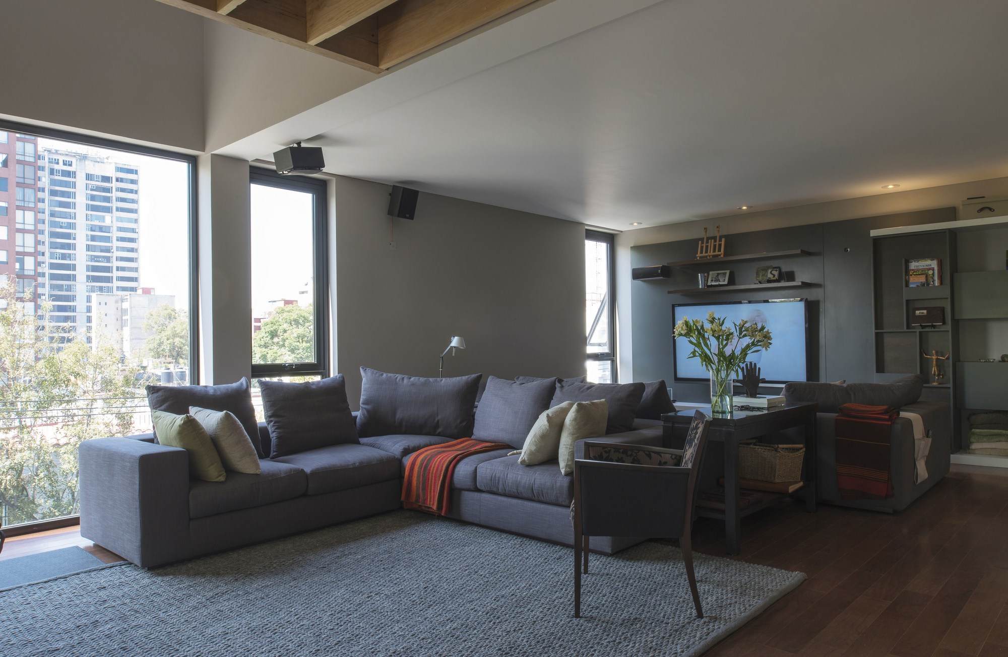 Galeria de Edifício Alfonso Reyes 200 / AMBROSI I ETCHEGARAY - 18