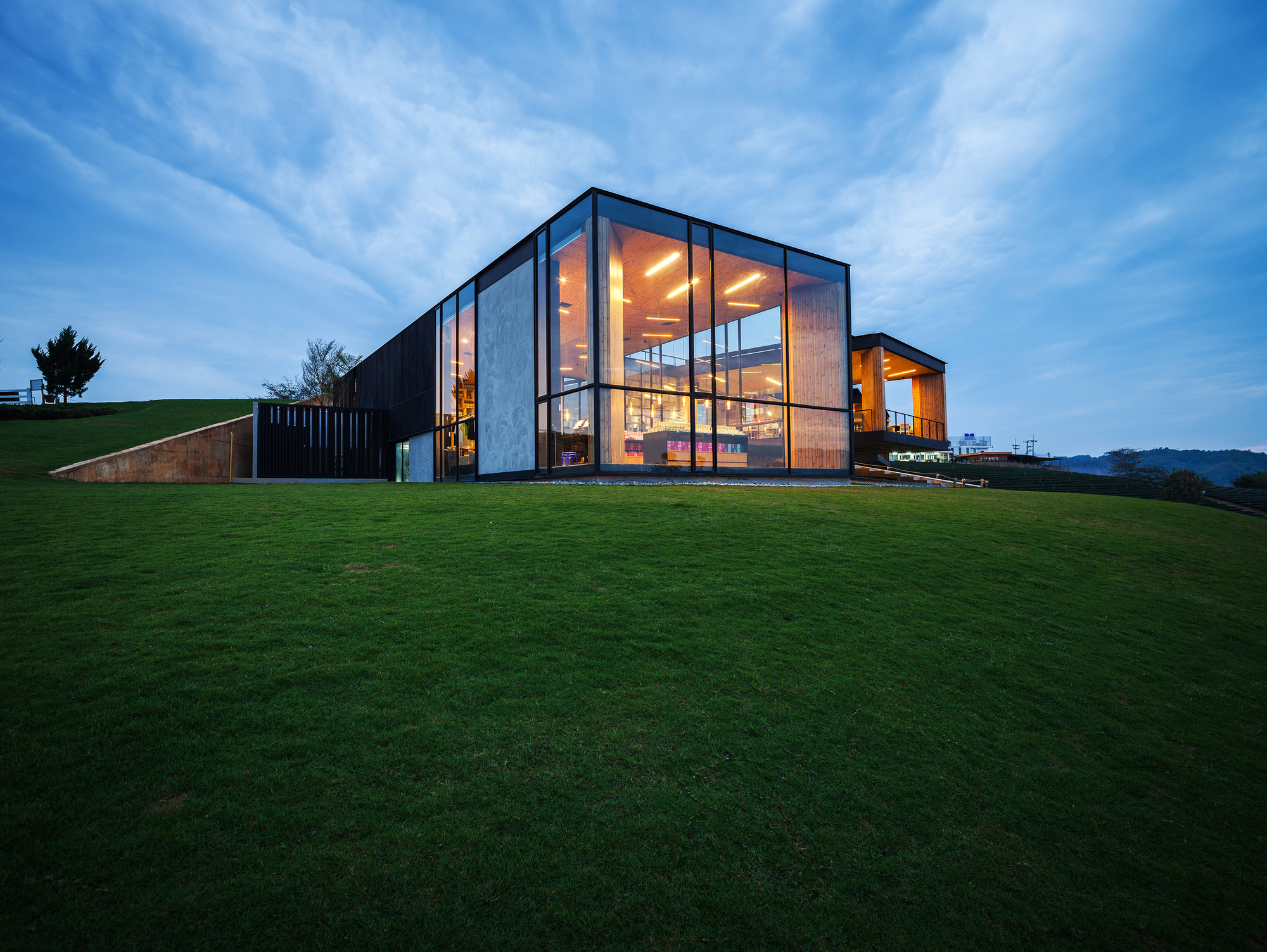 Gallery of Choui Fong Tea Cafe / IDIN Architects - 4