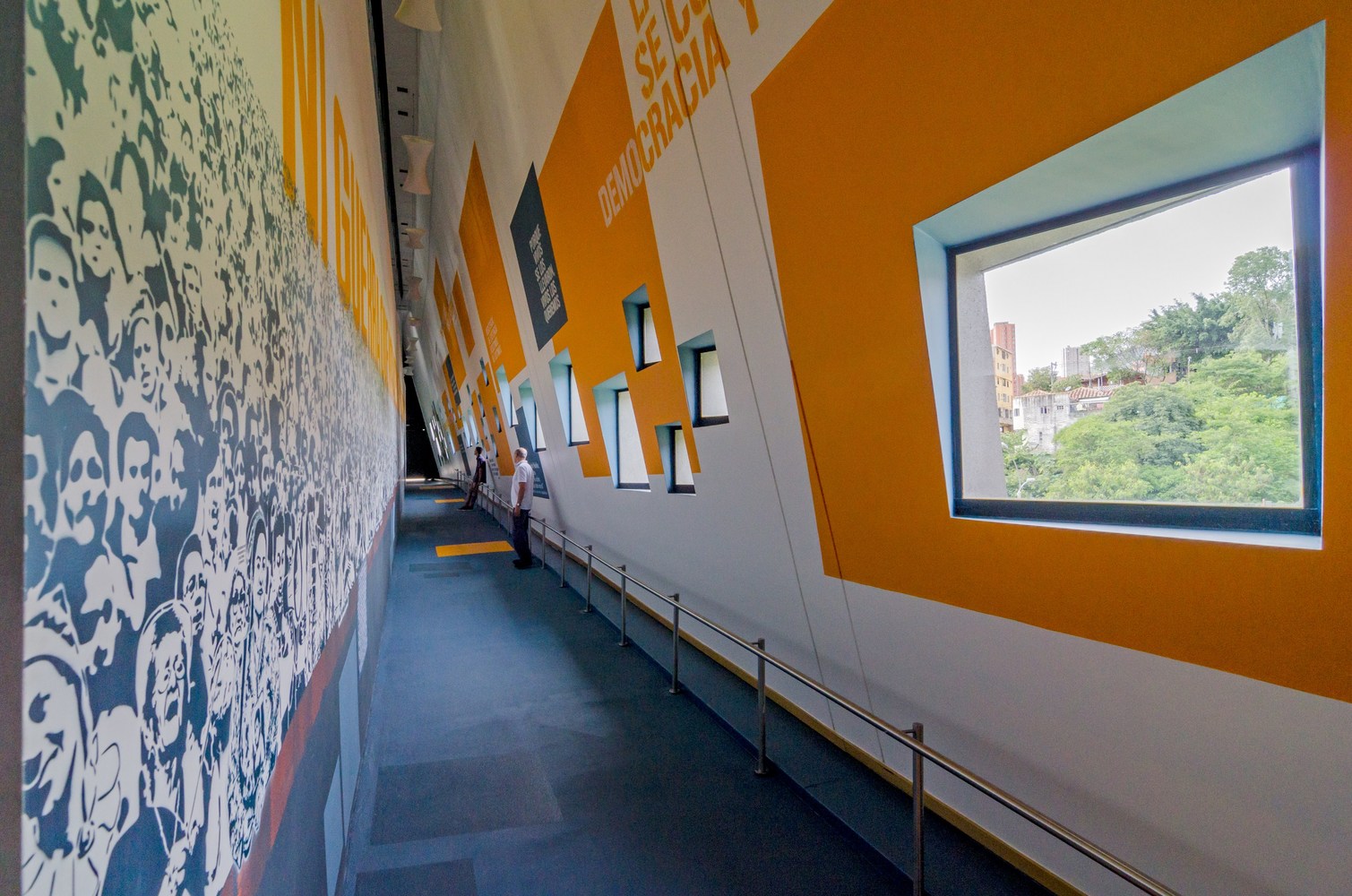 Galería de Museo Casa de la Memoria / Juan David Botero - 11