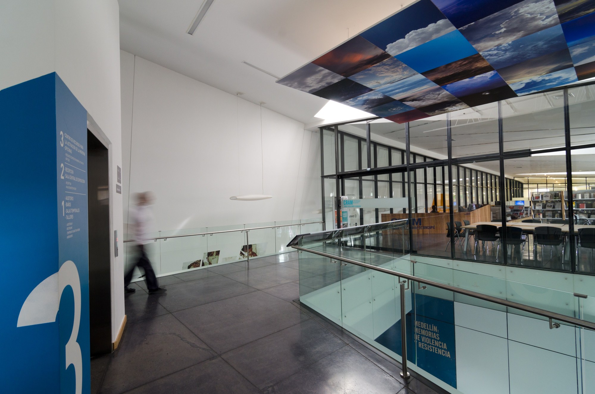 Galería de Museo Casa de la Memoria / Juan David Botero - 30