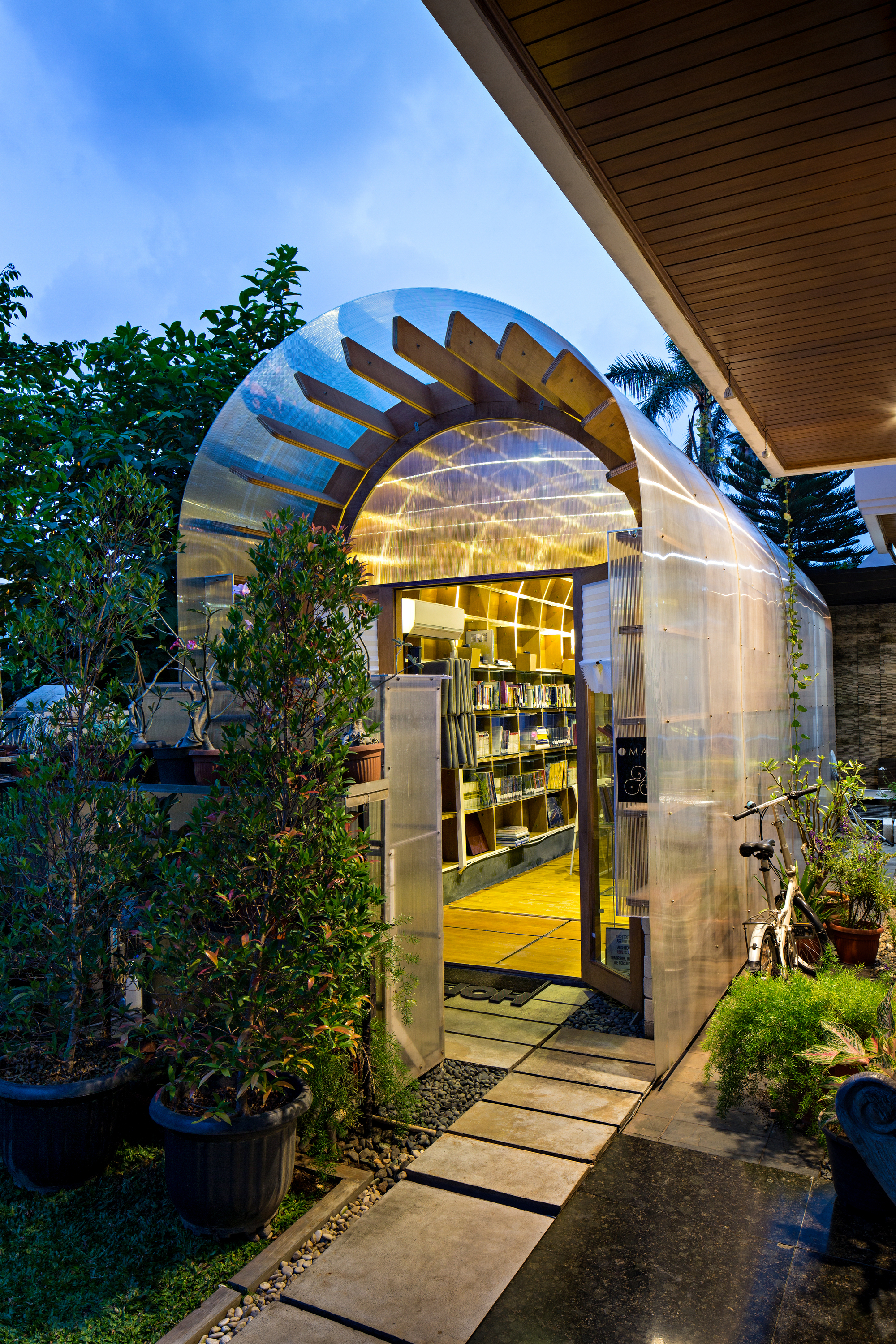 Gallery of RAW Architecture's Office / Realrich Architecture Workshop - 20