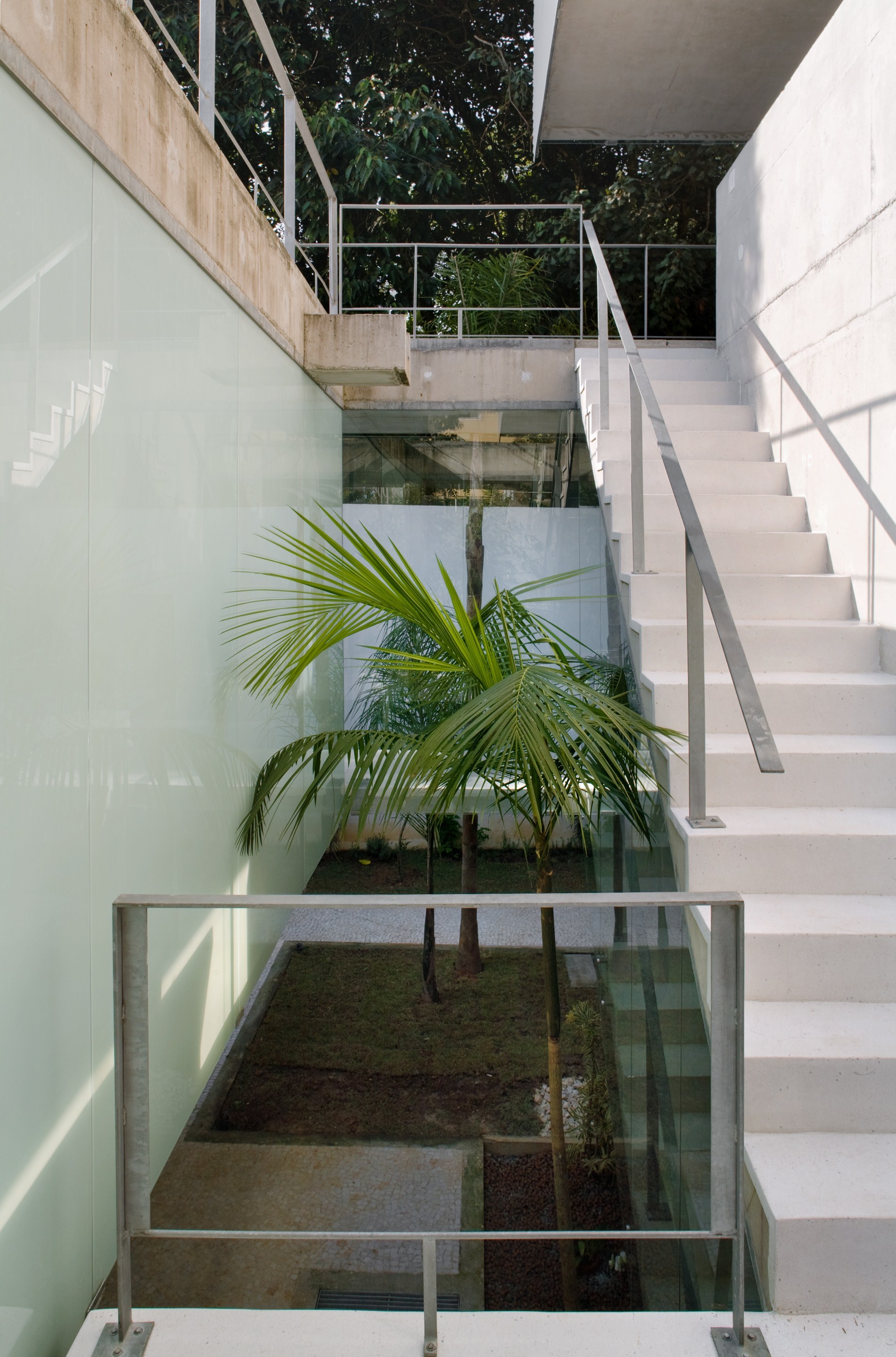 Gallery of Carapicuiba House / Angelo Bucci + Alvaro Puntoni - 8