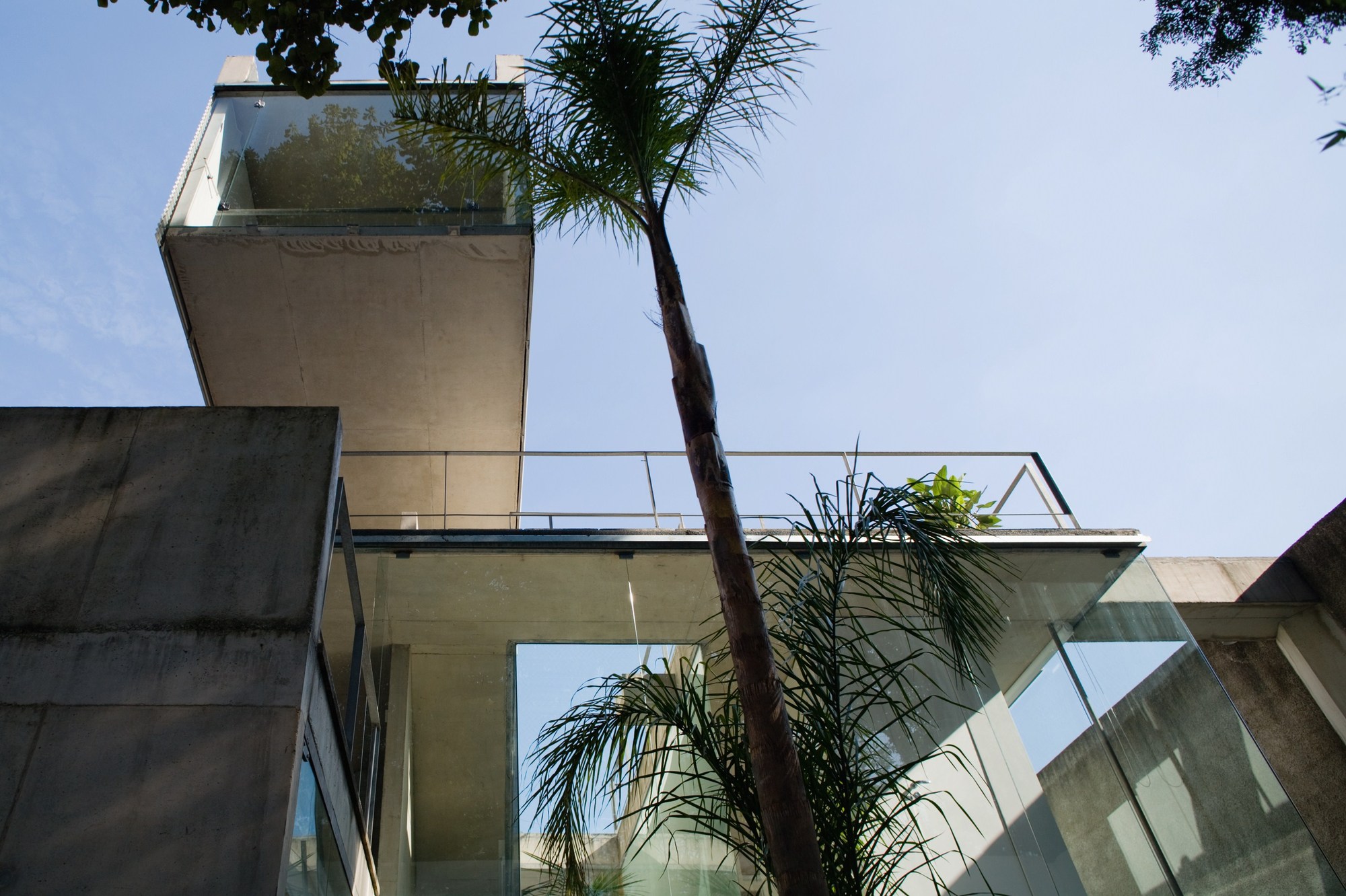 Galeria de Casa Carapicuíba / Angelo Bucci + Alvaro Puntoni - 13