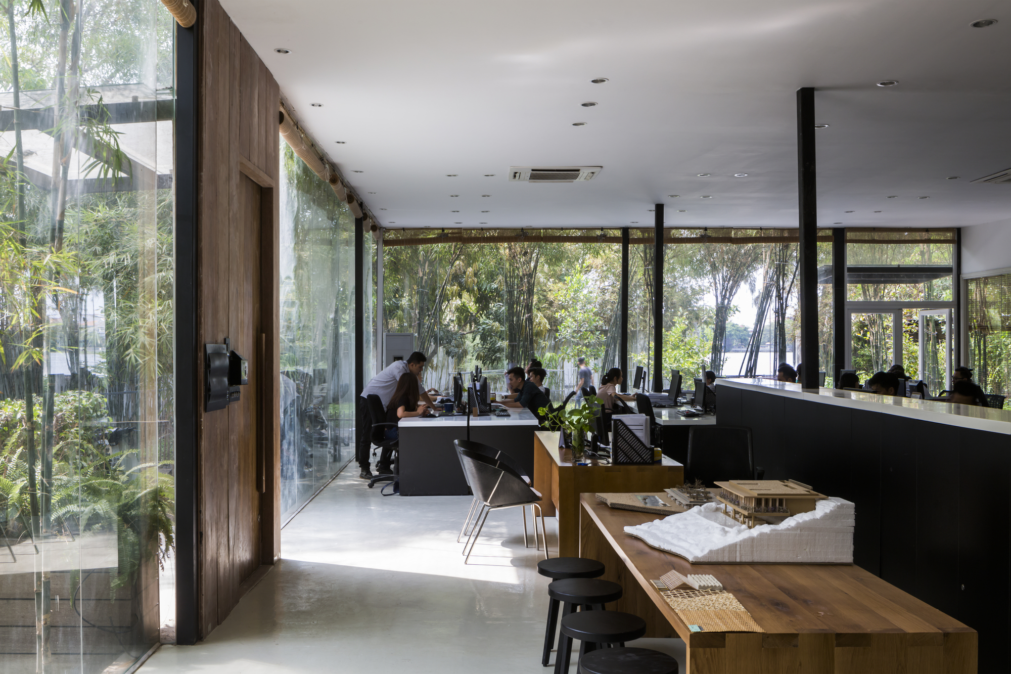 Gallery of MIA Design Studio Offices / MIA Design Studio - 17