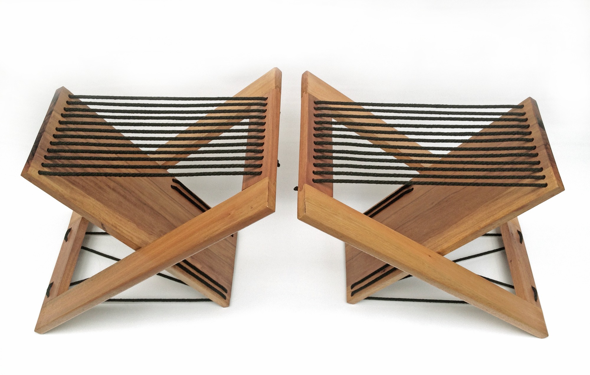 Galería de Foldable Side Table / TEN Muebles - 7