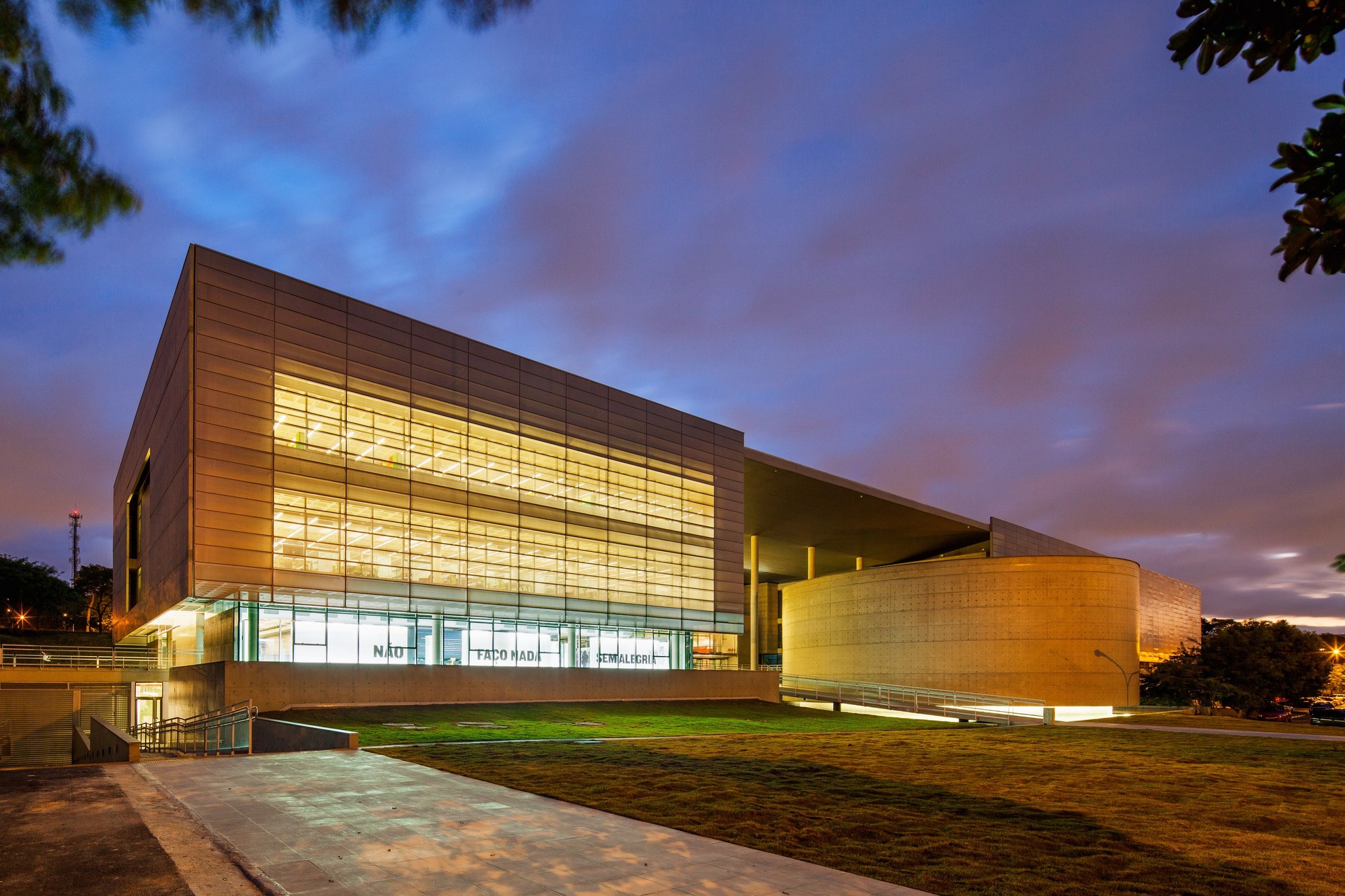 Gallery of Brasiliana Library / Eduardo de Almeida + Mindlin Loeb ...