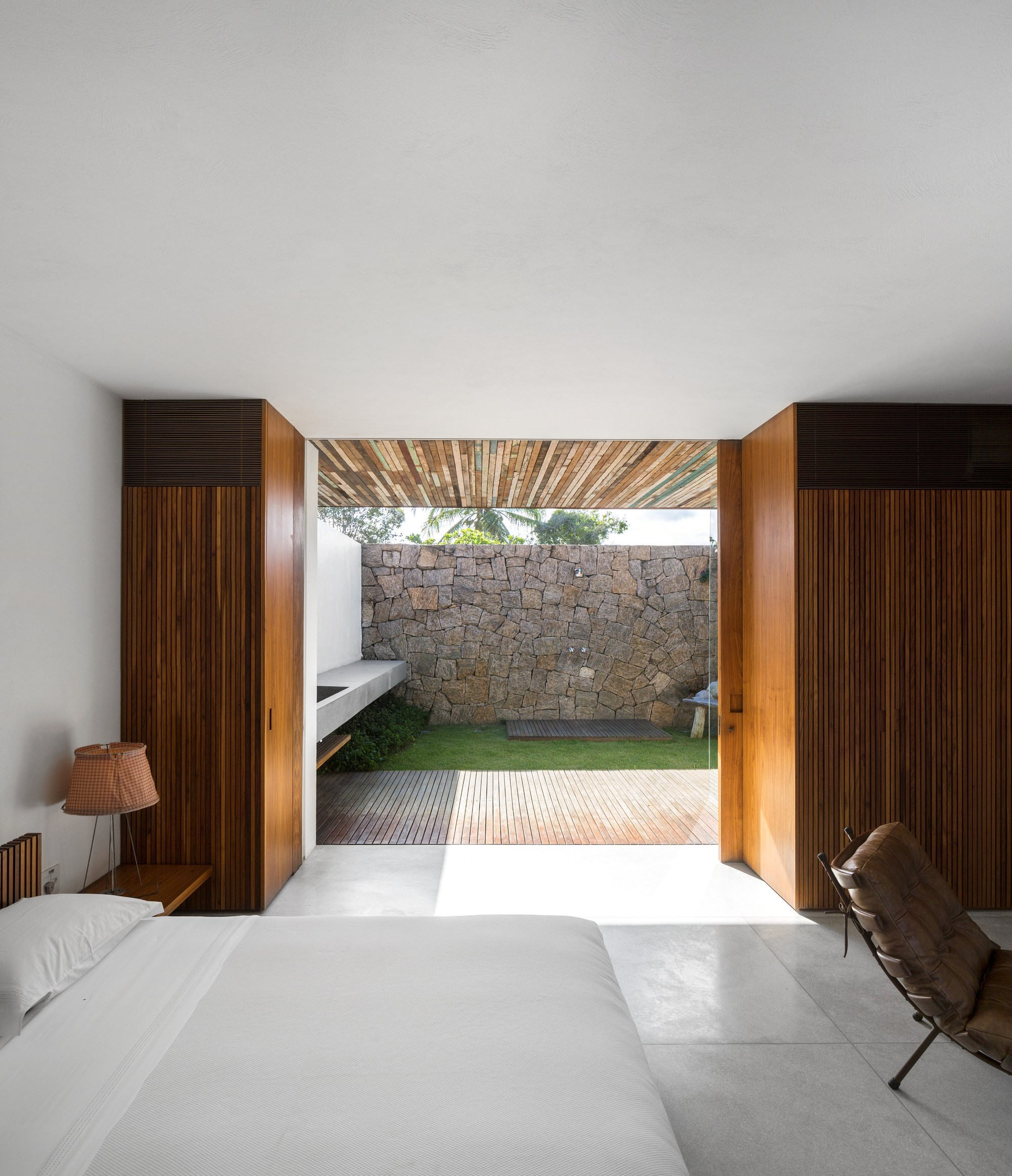 Gallery of Txai House / studio mk27 - 28