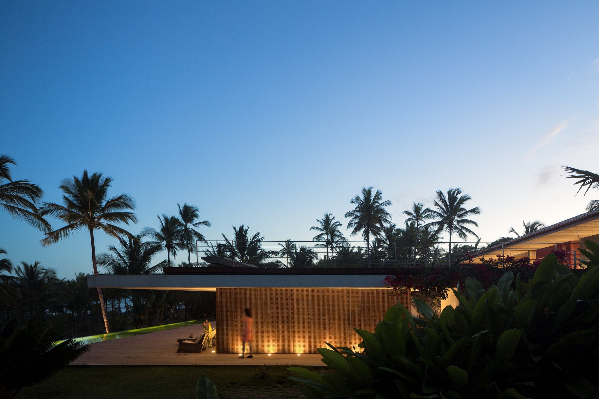 Gallery of Txai House / studio mk27 - 37