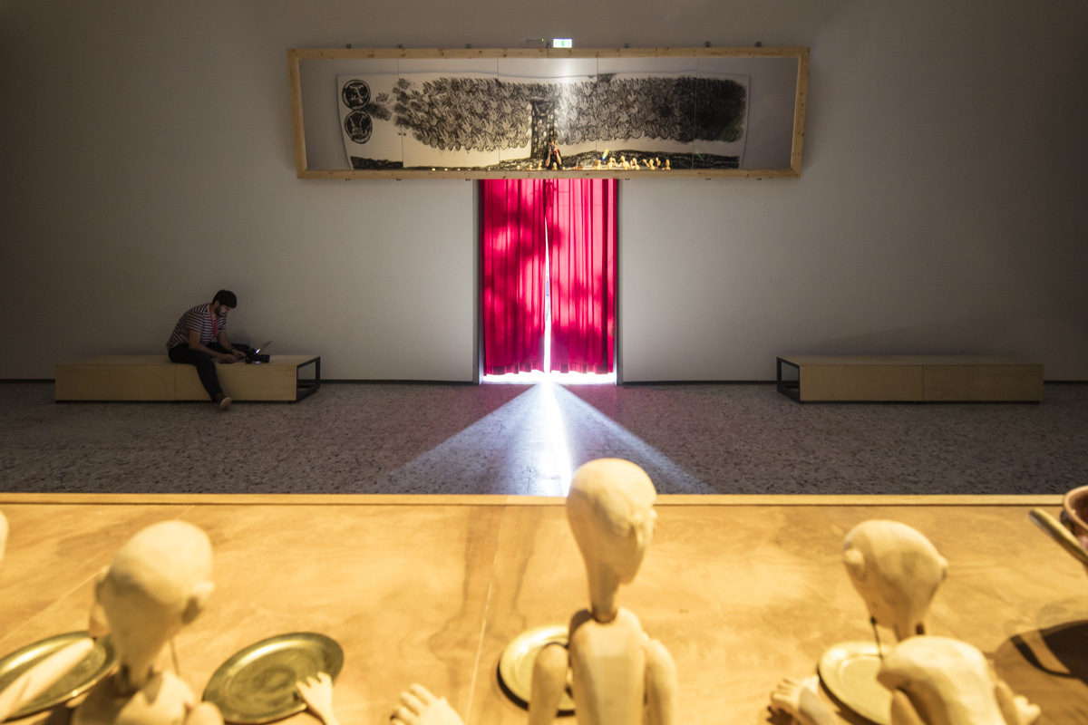 Gallery of Selfie Automaton: Inside Romania's Pavilion at the 2016 ...