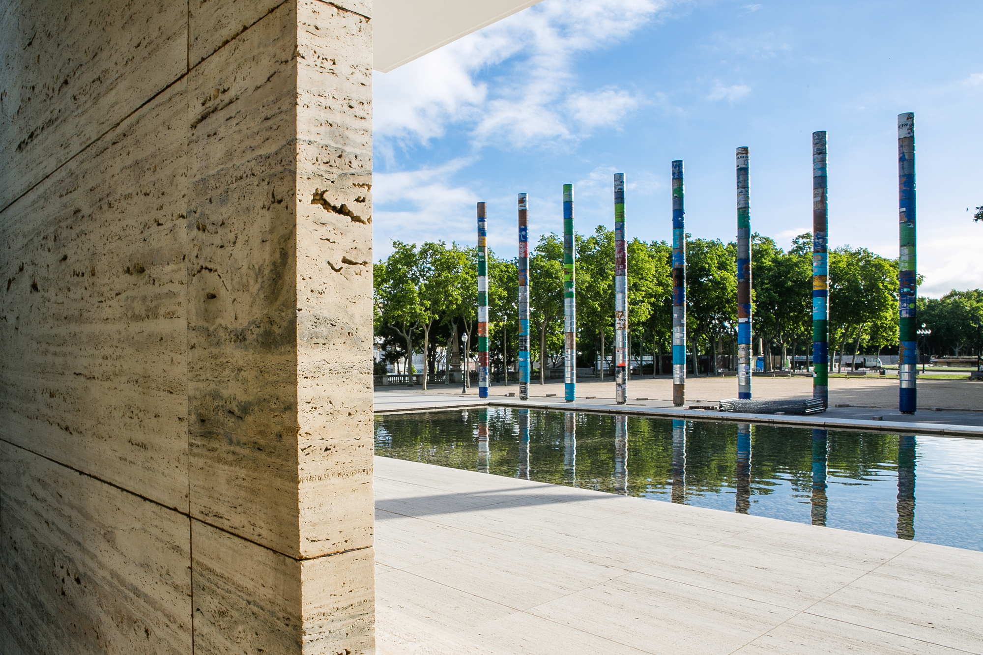 El Pabellón Mies van der Rohe recrea sus columnas jónicas con esta ...