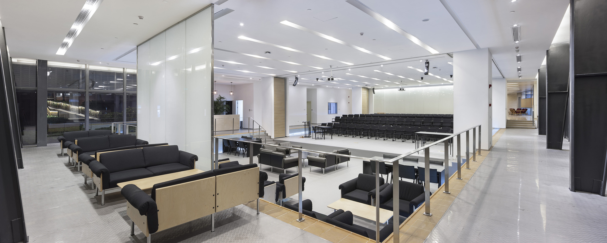 Gallery of Refurbishment of an Old Functional Replacement Building ...