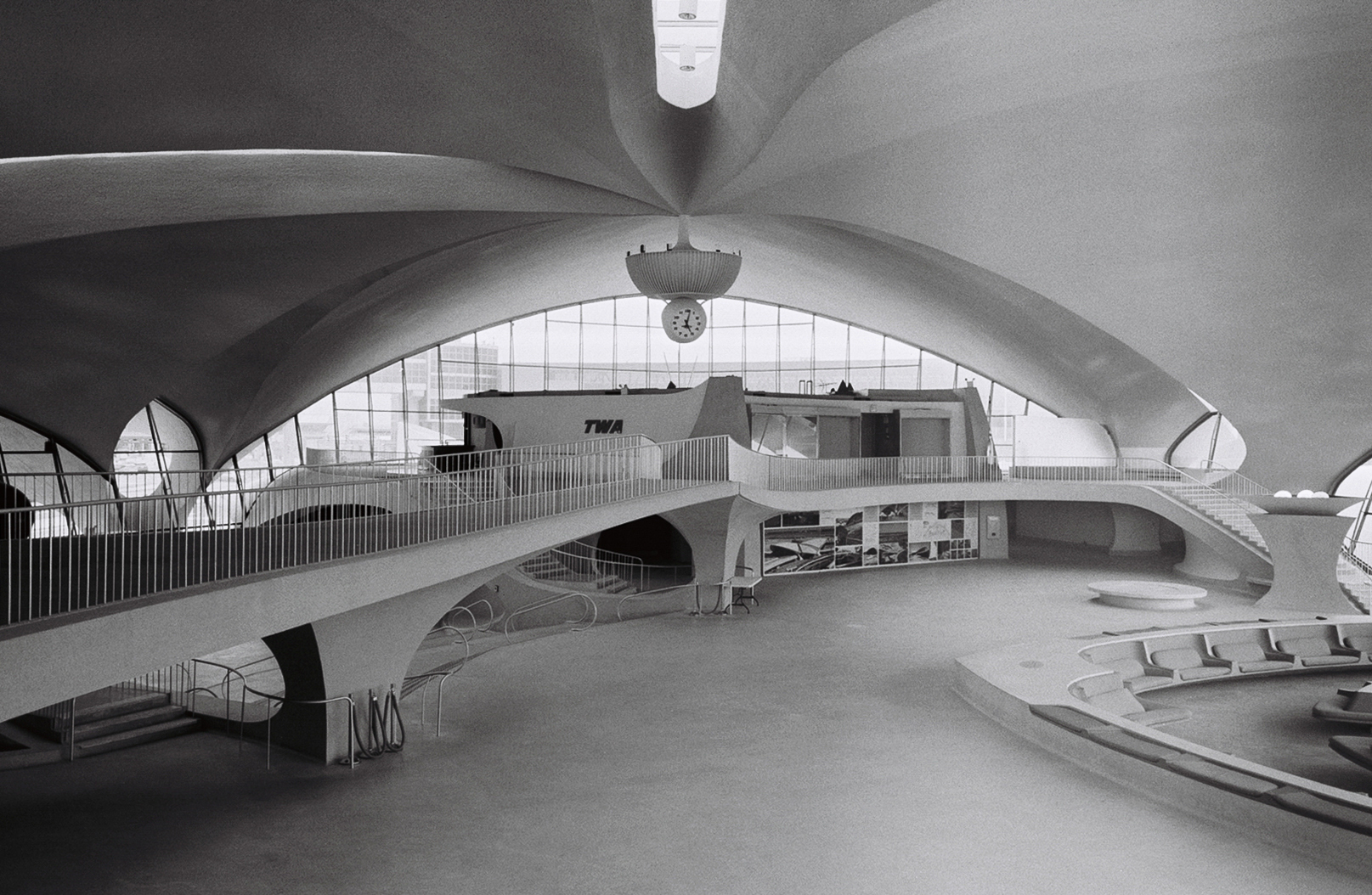 Galeria de Clássicos da Arquitetura: Terminal da TWA / Eero Saarinen - 12