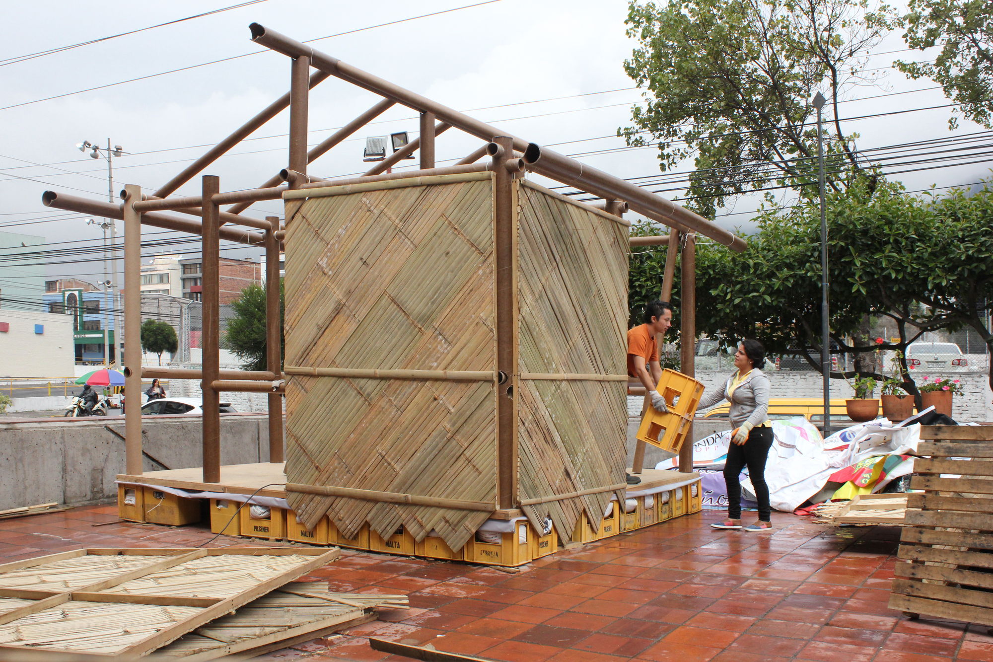 Terremoto en Ecuador: se levanta el primer refugio temporal diseñado ...