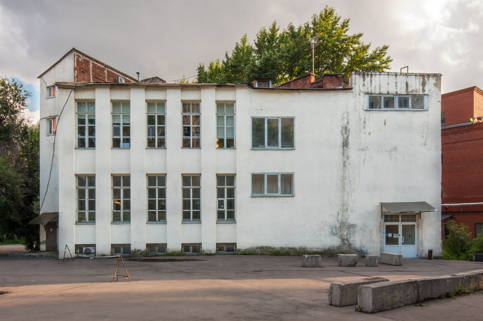 Gallery of Melnikov and Moscow Workers’ Clubs: Translating Soviet ...