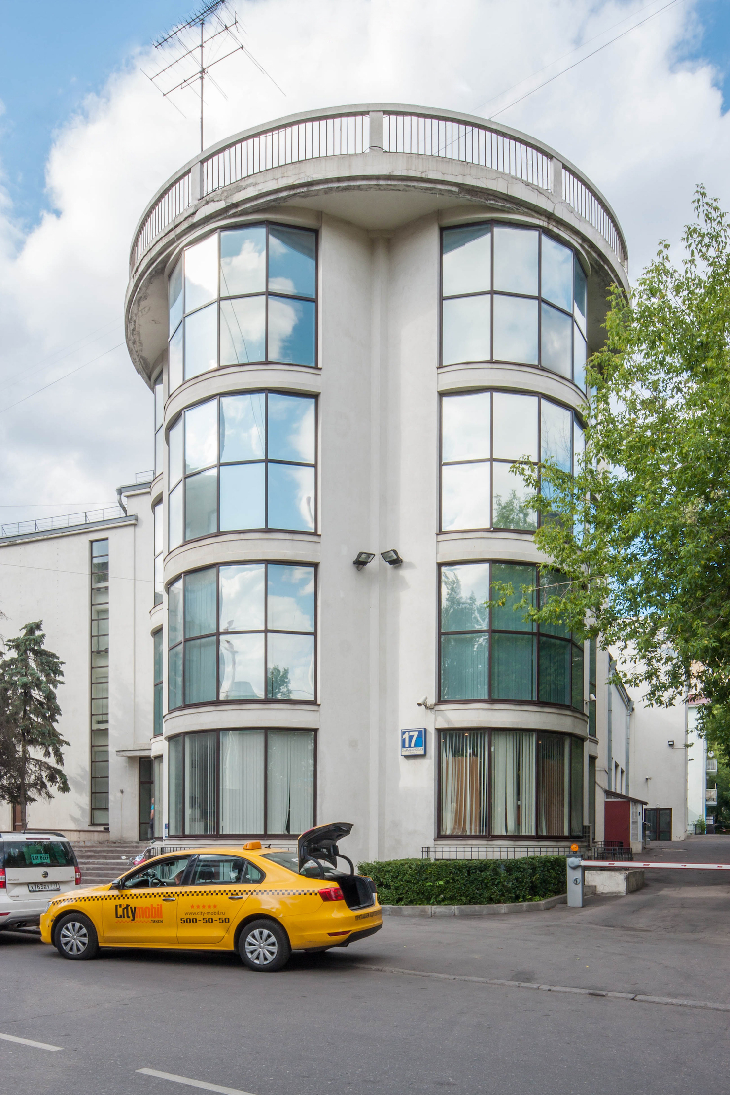 Gallery of Melnikov and Moscow Workers’ Clubs: Translating Soviet ...