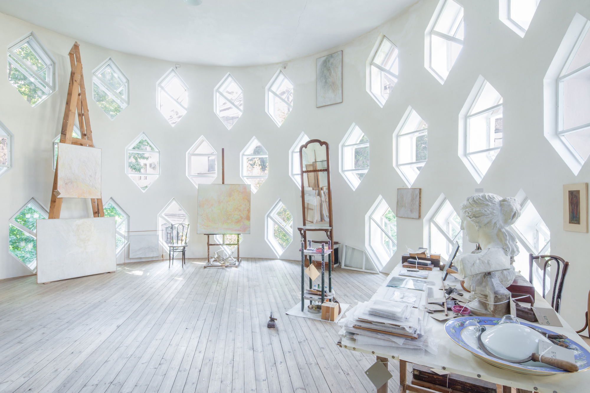 Gallery of Melnikov and Moscow Workers’ Clubs: Translating Soviet ...