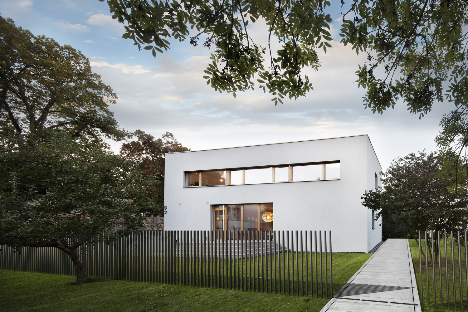 Gallery of This New "Fancy Fence" System Retracts Gate Directly Into ...