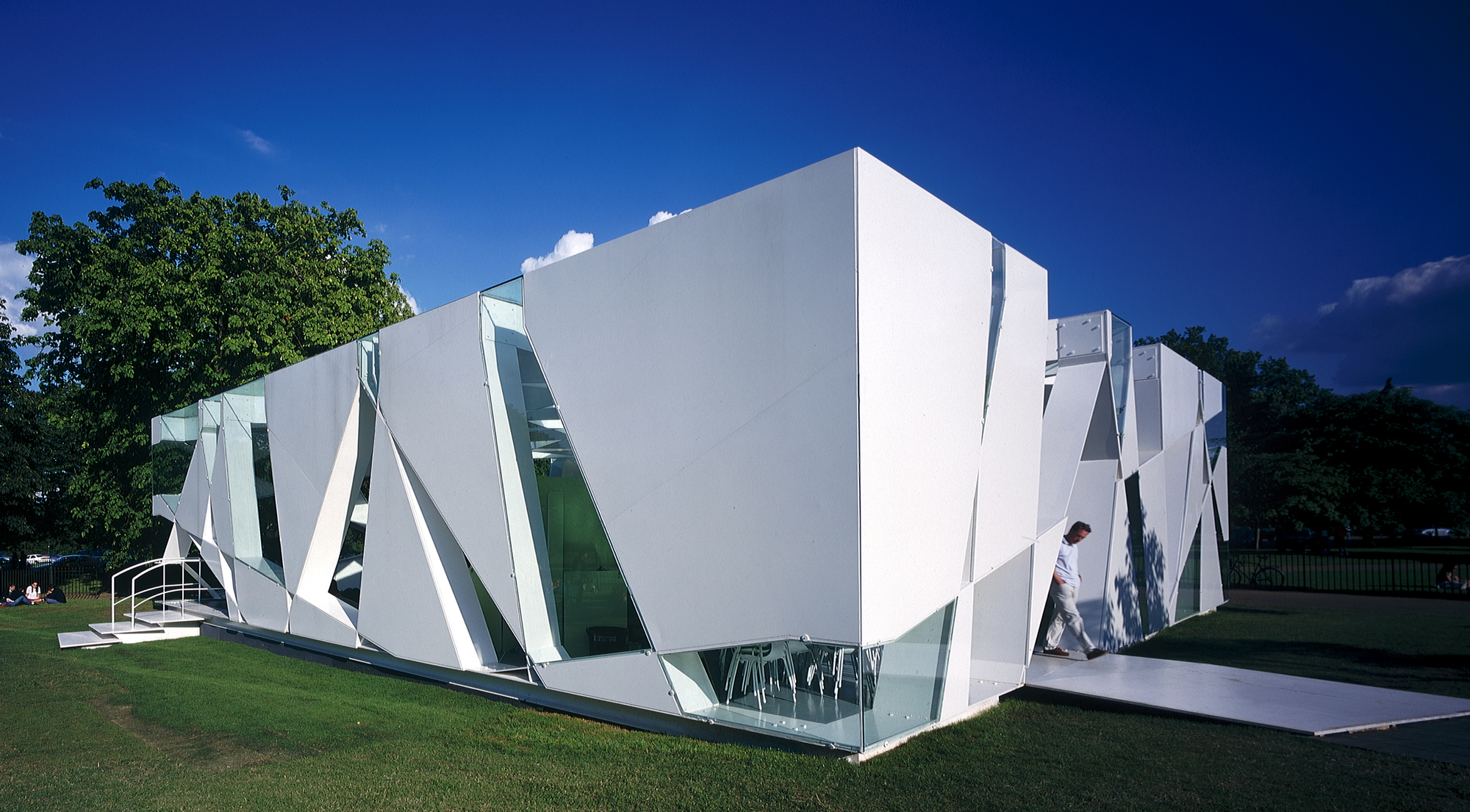 Gallery of Round-Up: The Serpentine Pavilion Through the Years - 15