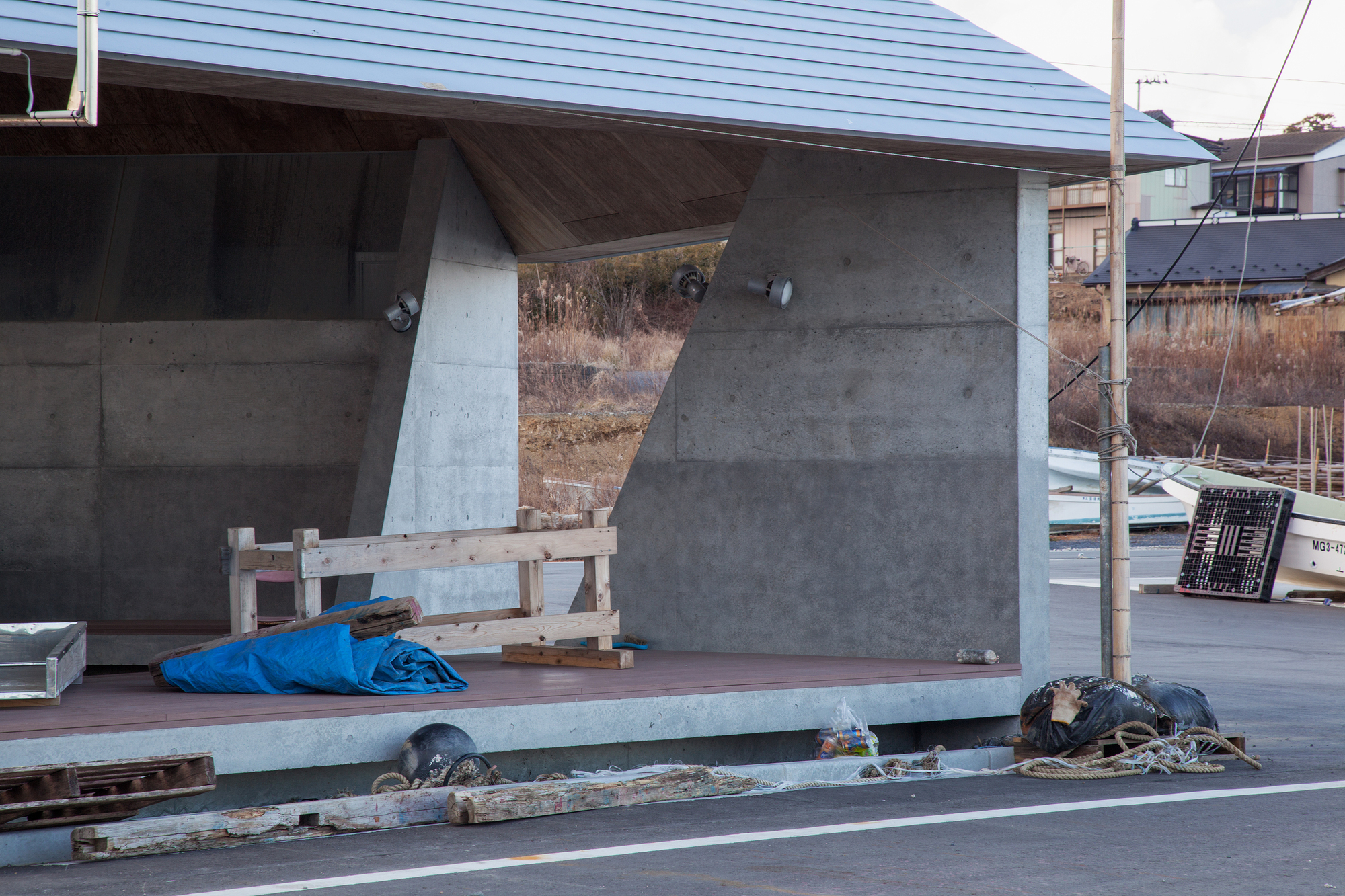 Gallery of Between Generic Interventions and Architecture of Relations ...