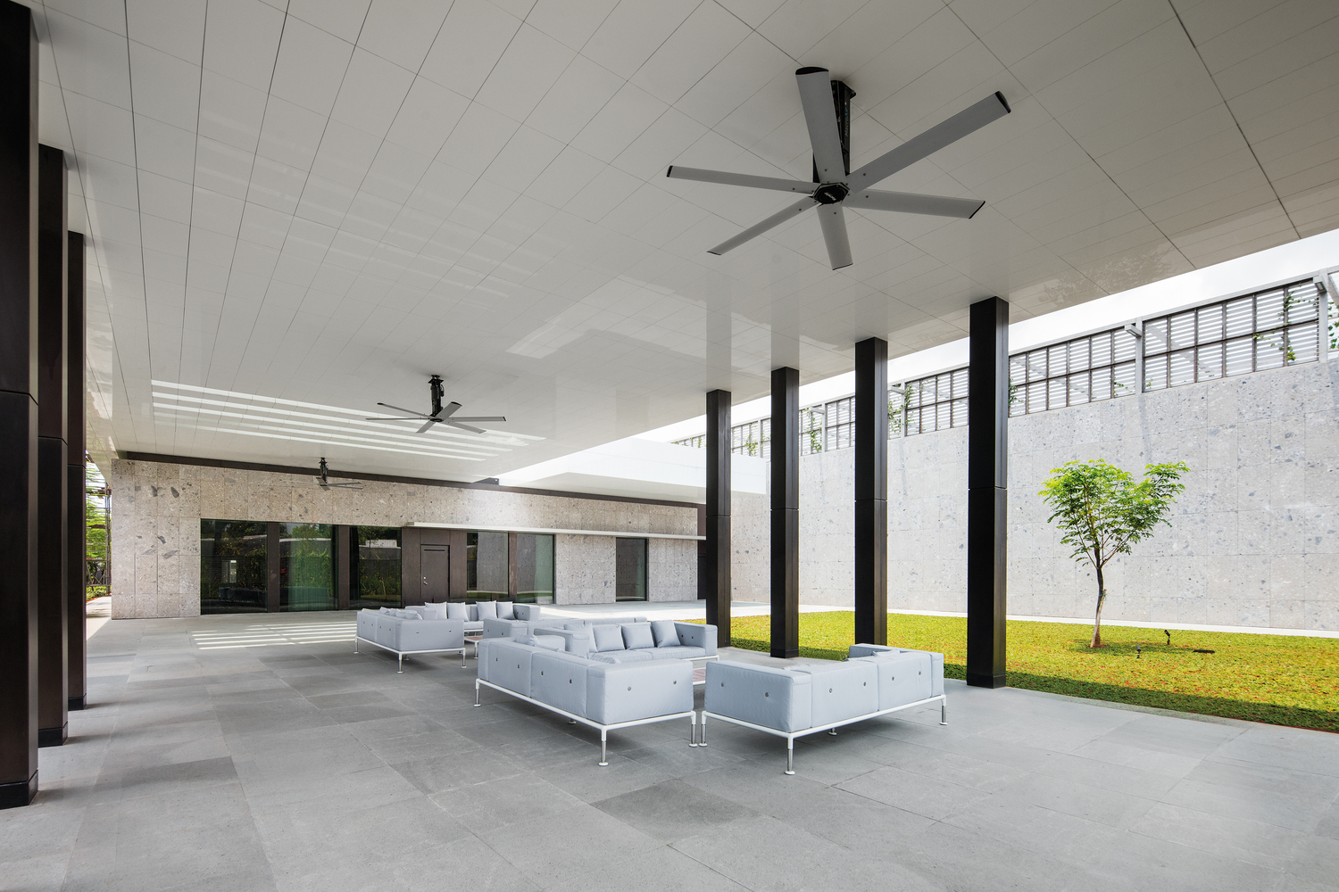 Gallery of New Australian Embassy Jakarta / Denton Corker Marshall - 43