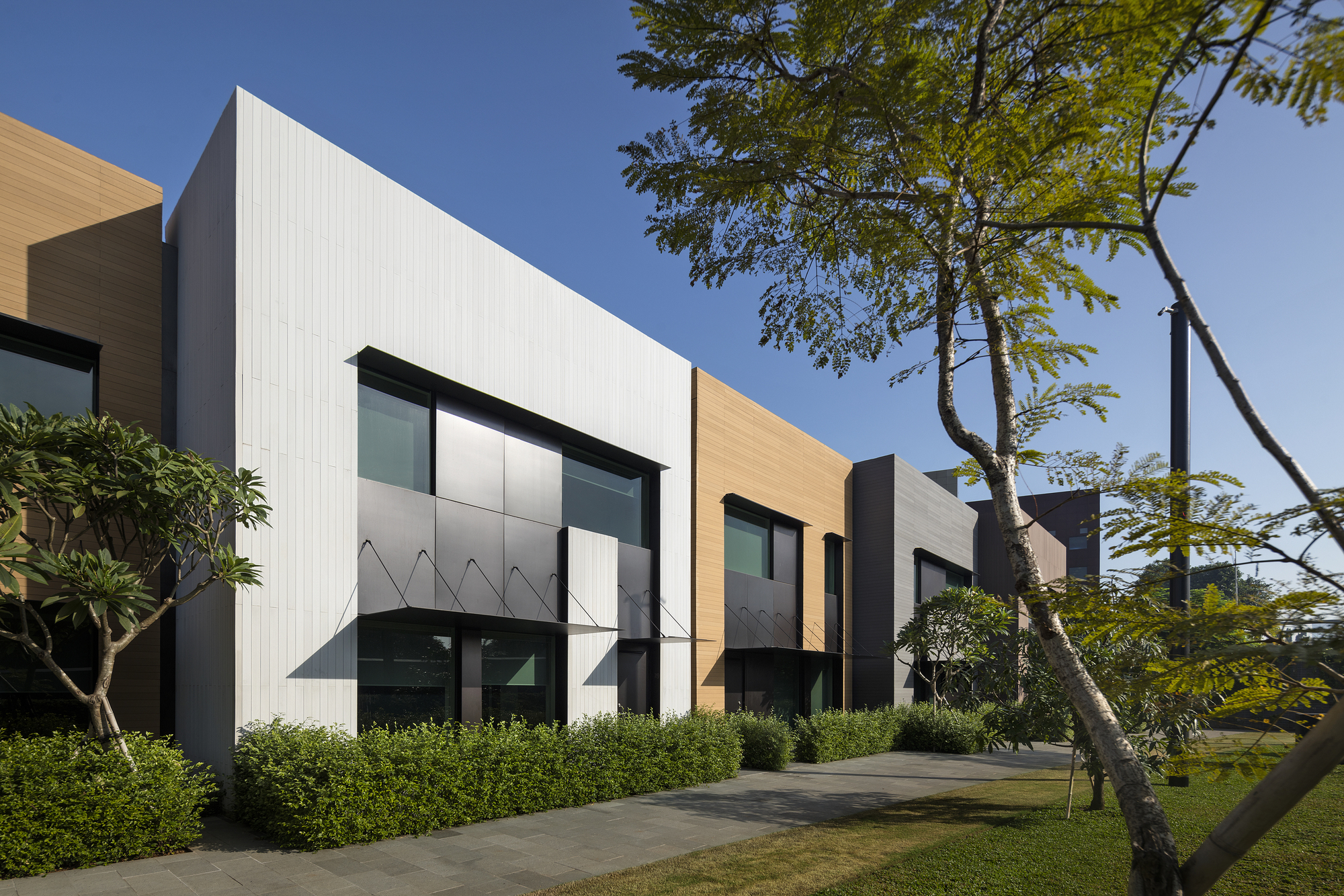 Gallery of New Australian Embassy Jakarta / Denton Corker Marshall - 31