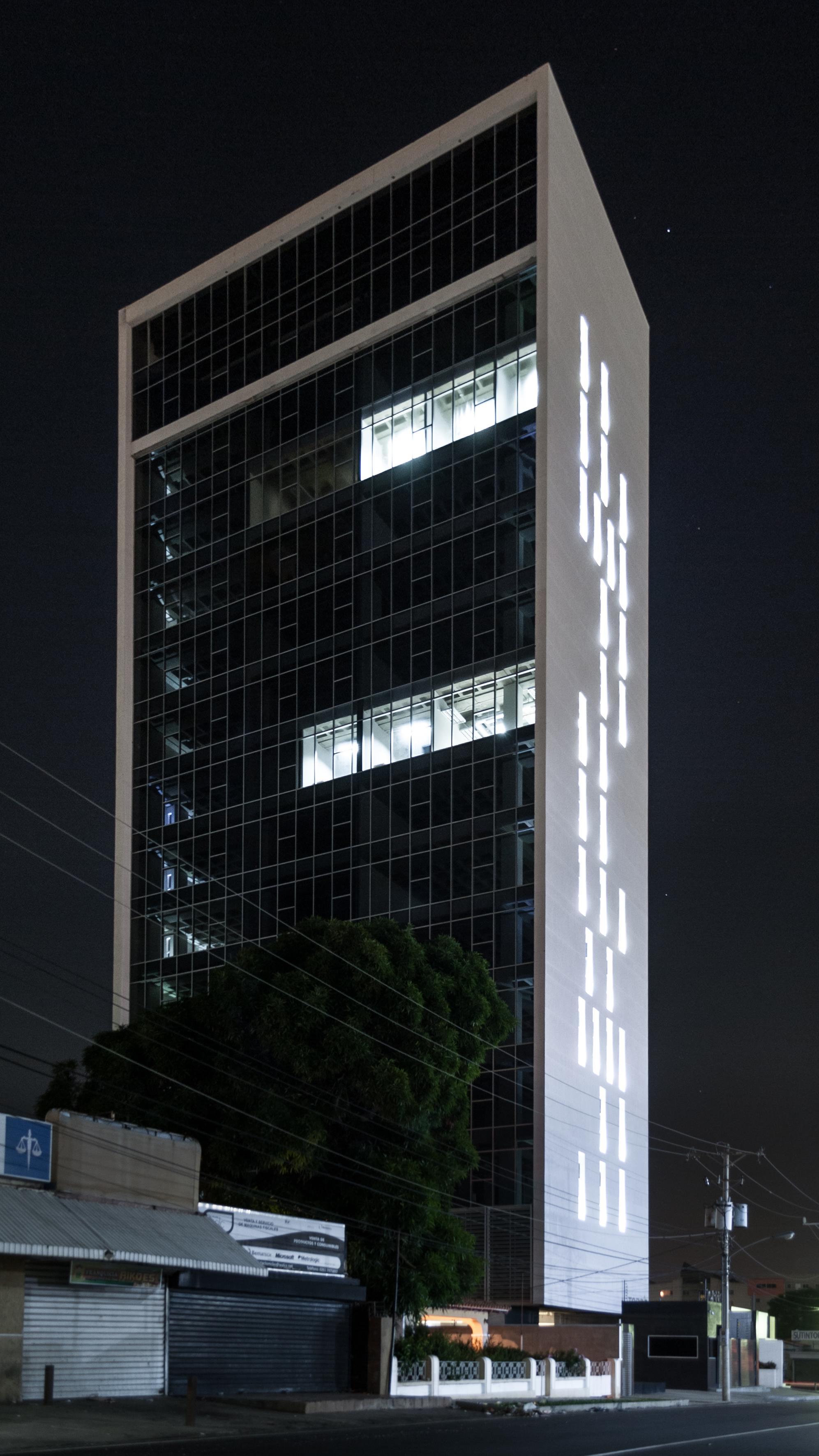 Galería de Torre 13 / Mat-la - 13