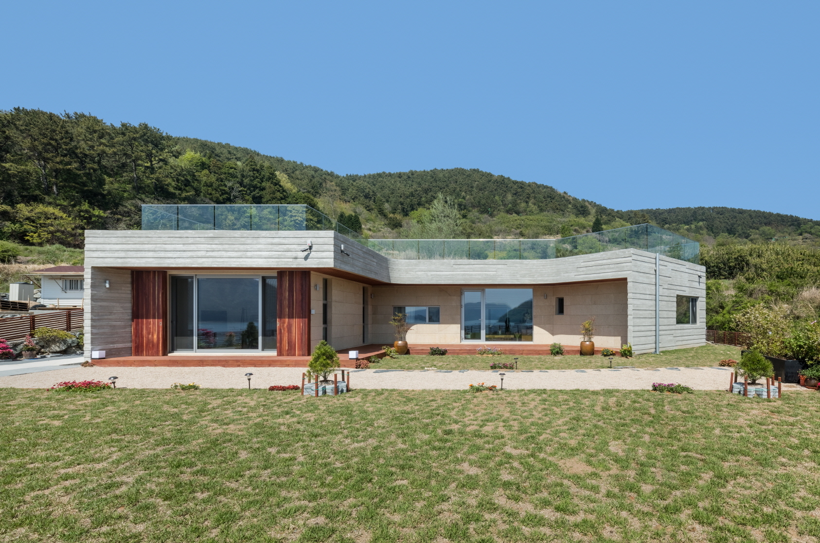 Gallery of House in Mt. Dongmang / 2m2 architects - 17