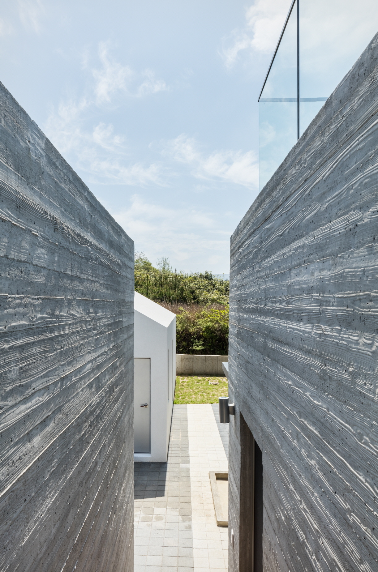 Gallery of House in Mt. Dongmang / 2m2 architects - 3