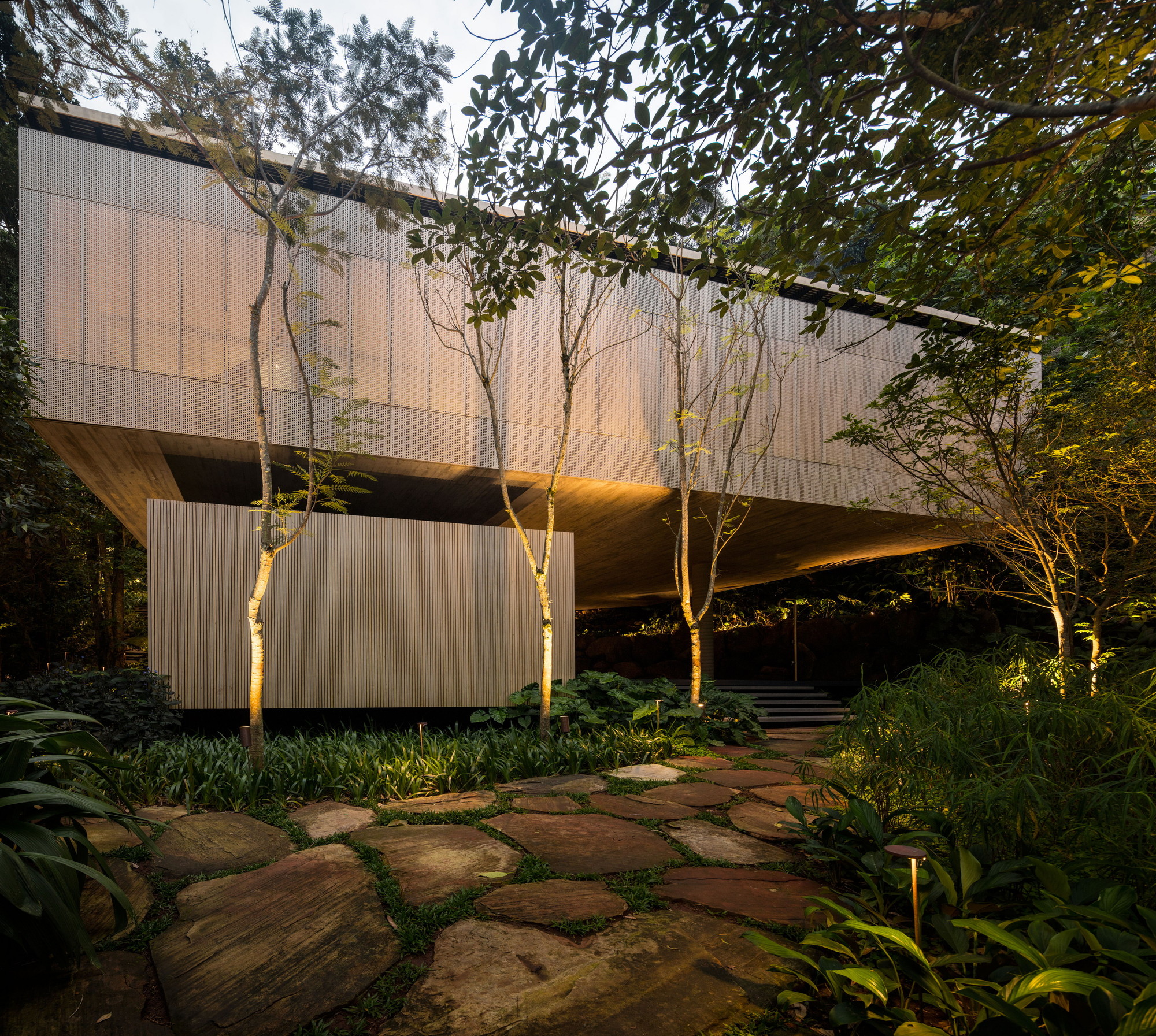 Galeria de Casa na Mata / studio mk27 - 22