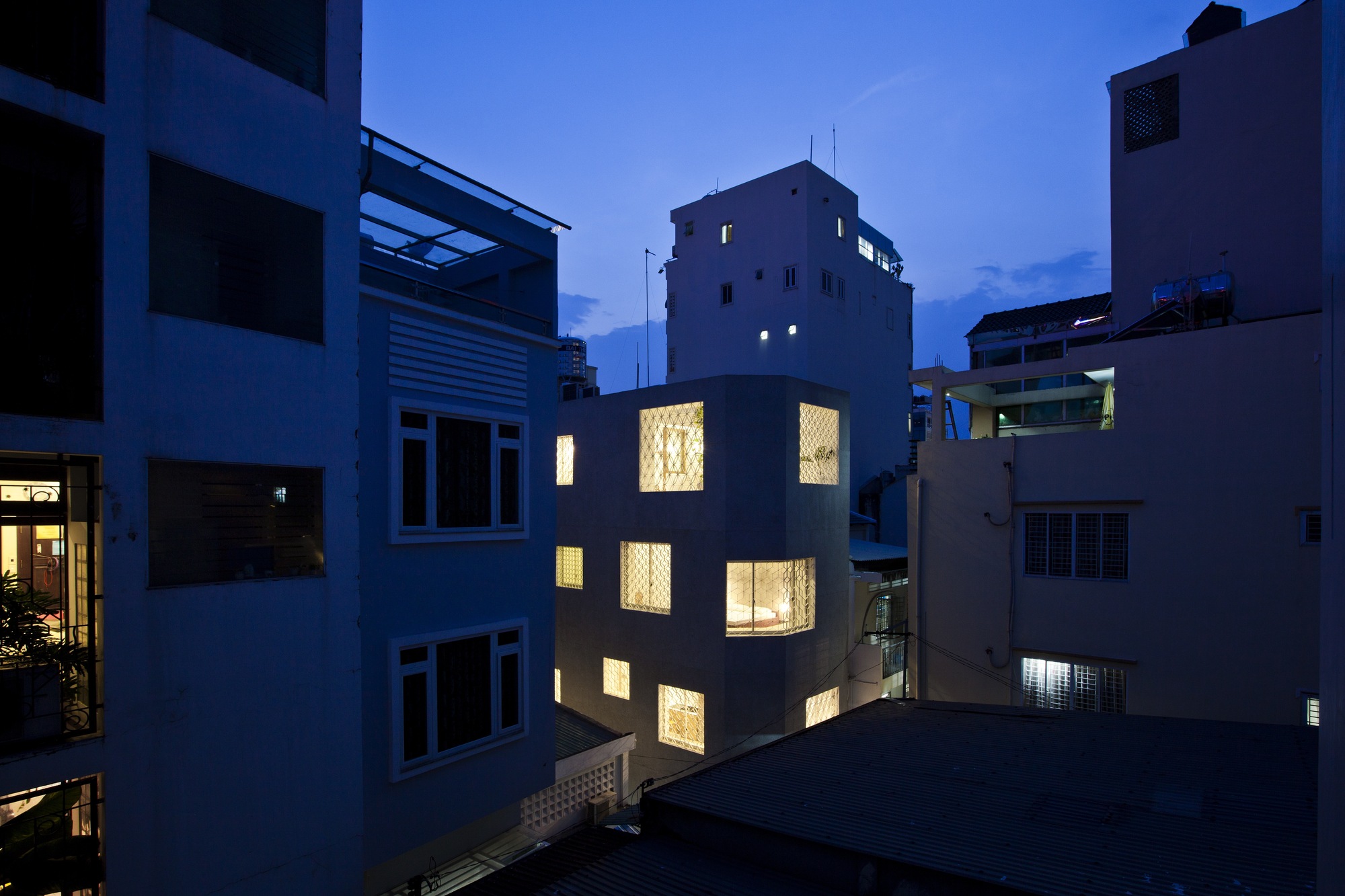 Gallery of HEM House / Sanuki Daisuke architects - 8