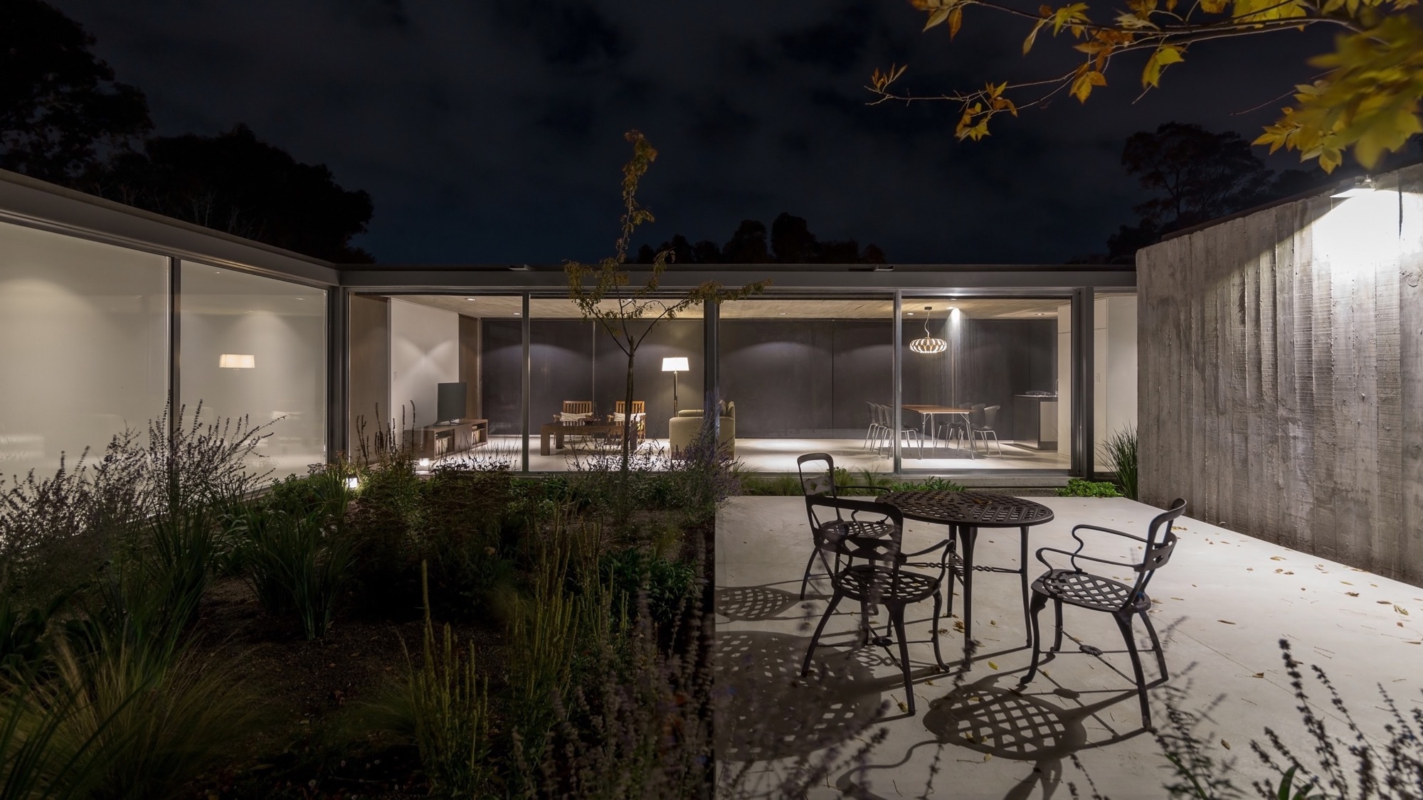 Gallery of House in Palihue / Bernardo Rosello - 24