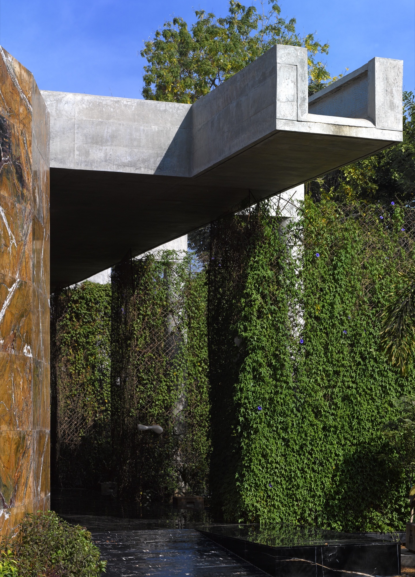 Gallery of Moving Landscapes / Matharoo Associates - 7